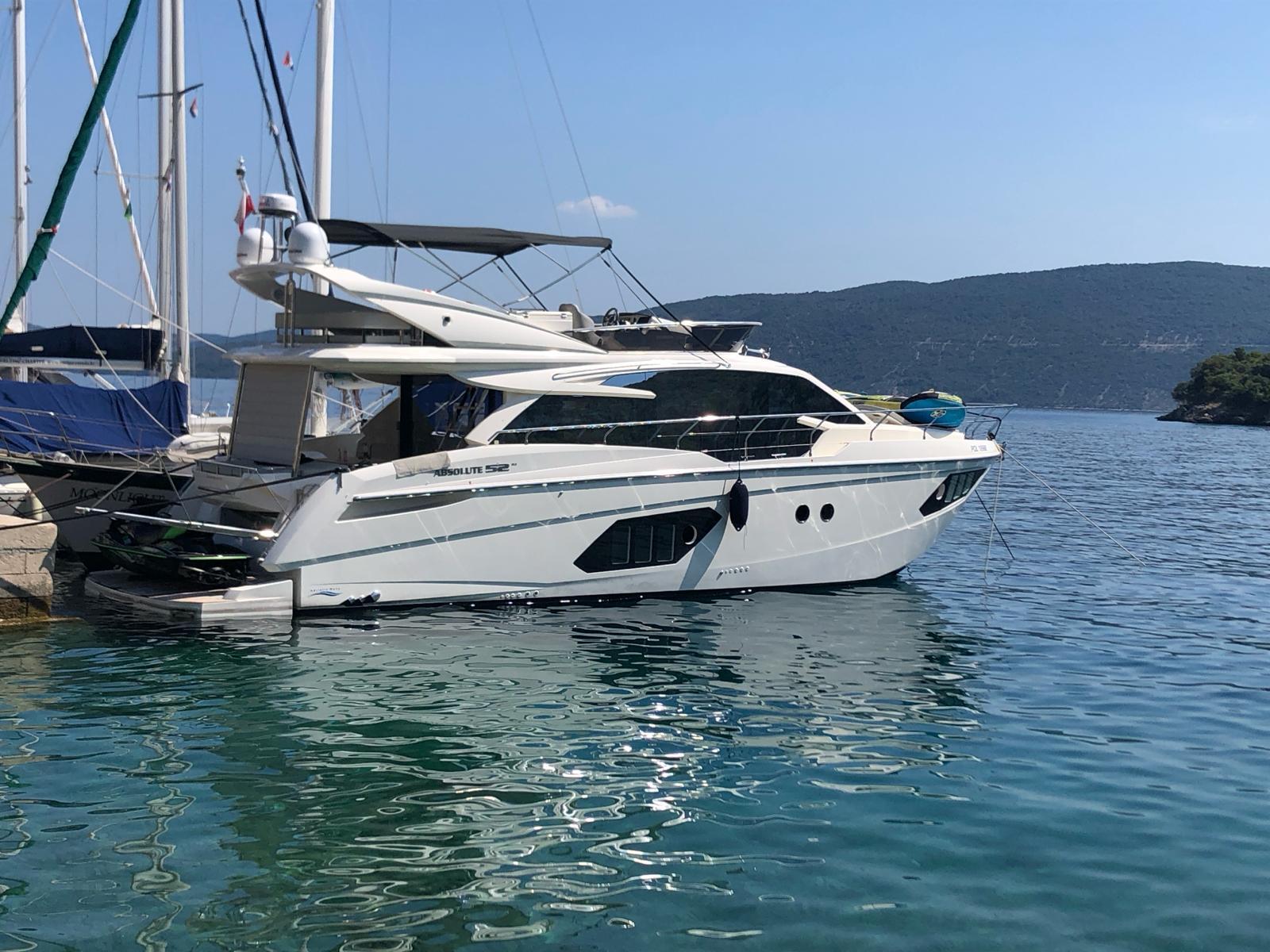 New Absolute 52 FLY - iNautia