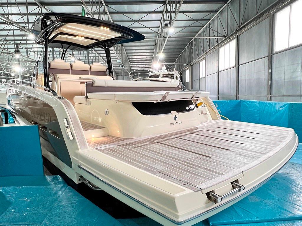2021 Invictus Invictus 370 GT Express Cruiser for sale - YachtWorld