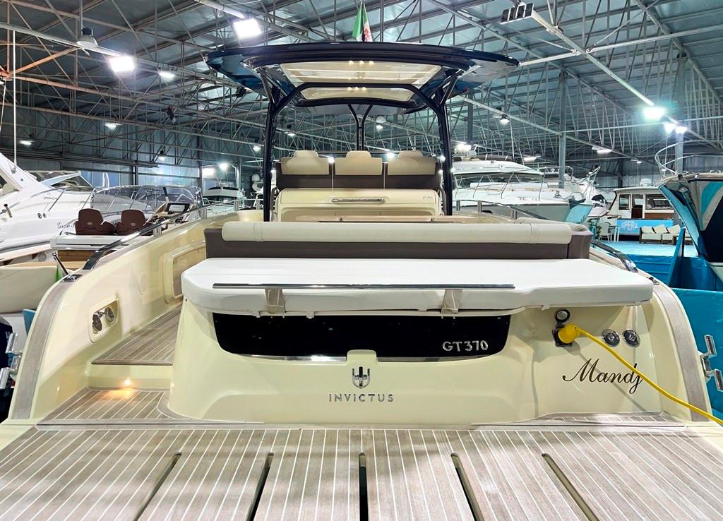 2021 Invictus Invictus 370 GT Express Cruiser for sale - YachtWorld