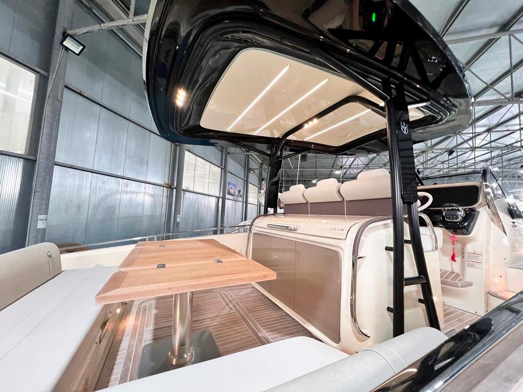 2021 Invictus Invictus 370 GT Express Cruiser for sale - YachtWorld