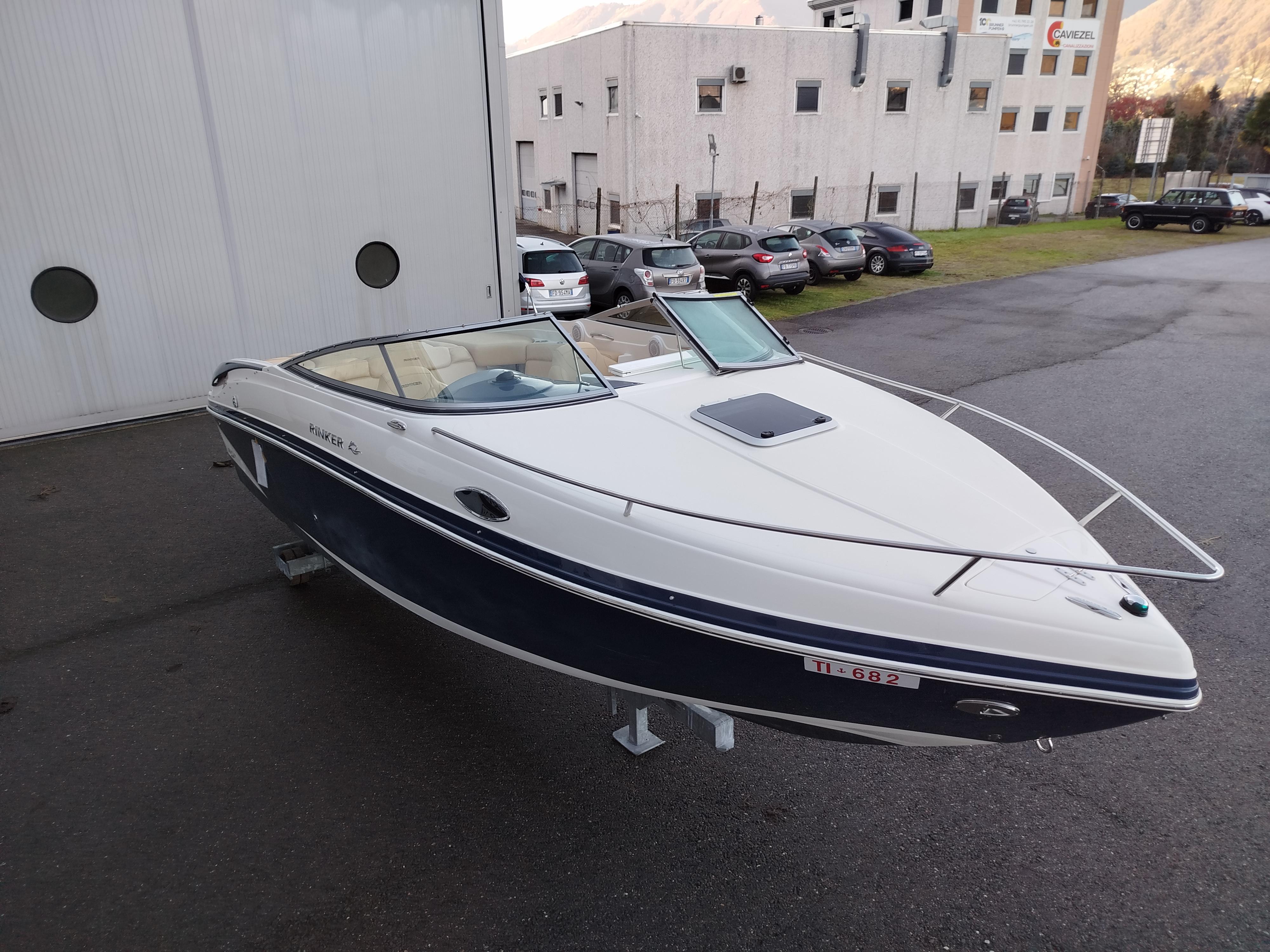 2011 Rinker 246 CAPTIVA CUDDY CABIN Runabout for sale - YachtWorld