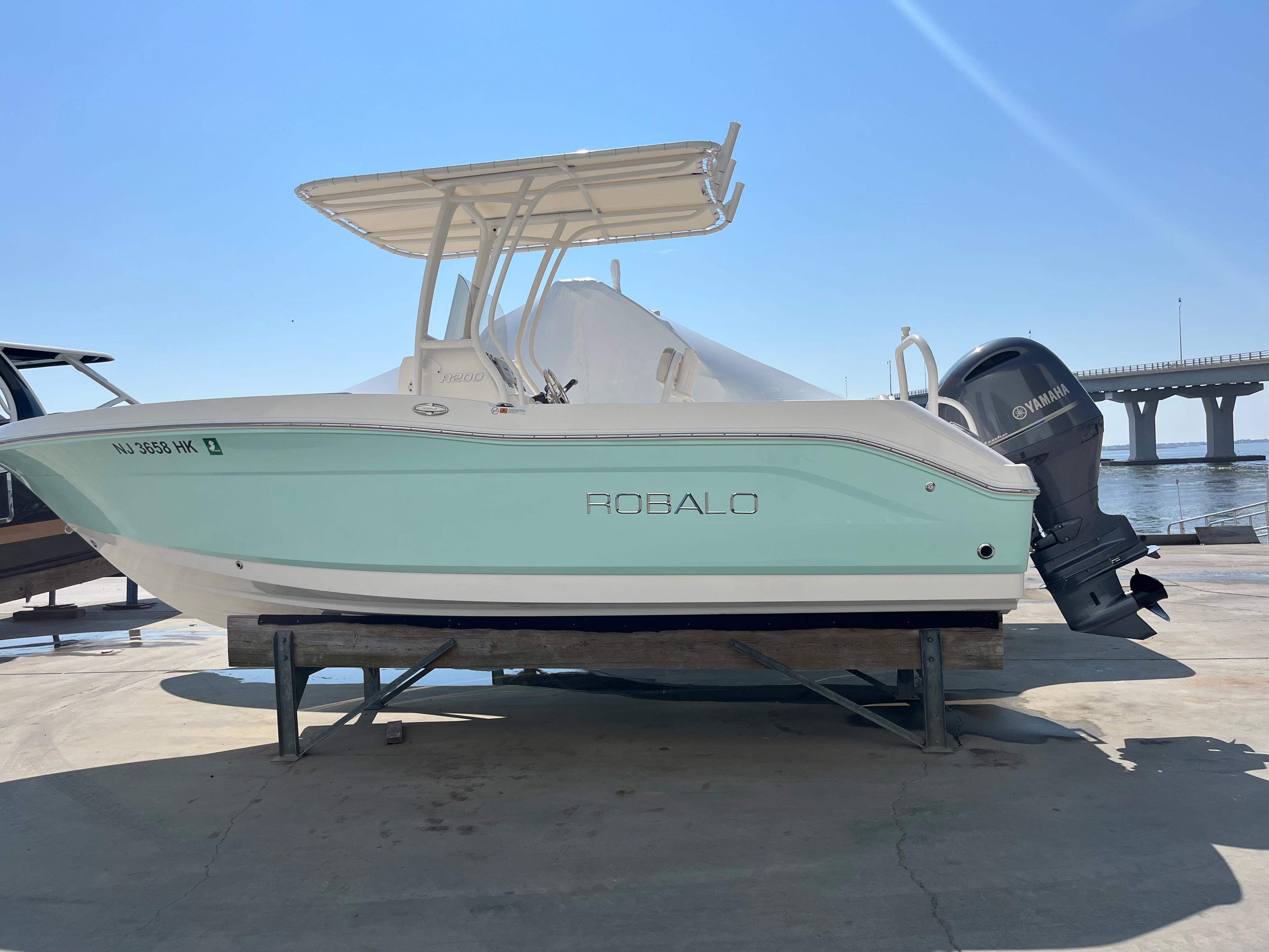 2017 Robalo R200 Center Console Centre Console for sale - YachtWorld