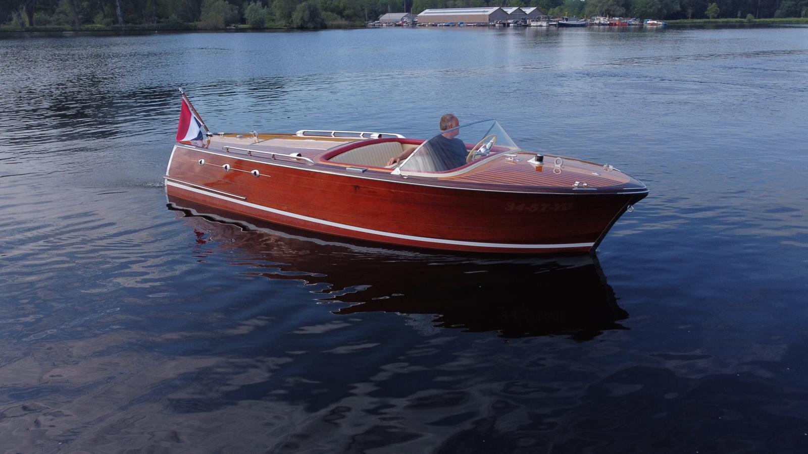 Runabout Barrelback Usate - iNautia