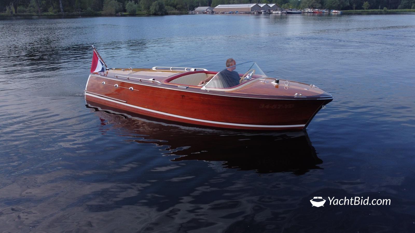 Runabout Barrelback | 1957 | 8m | Boatshop24