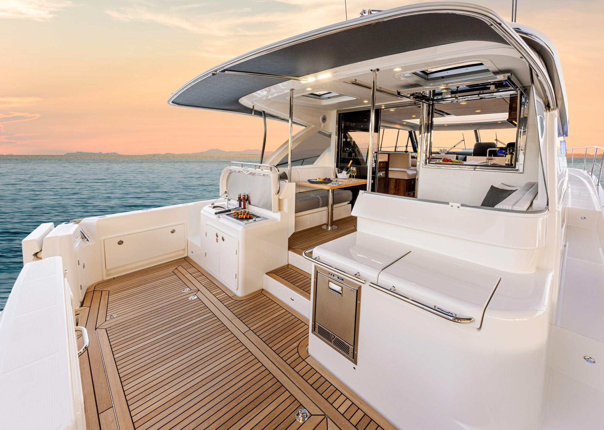 2024 Riviera 465 SUV Motor Yacht for sale - YachtWorld