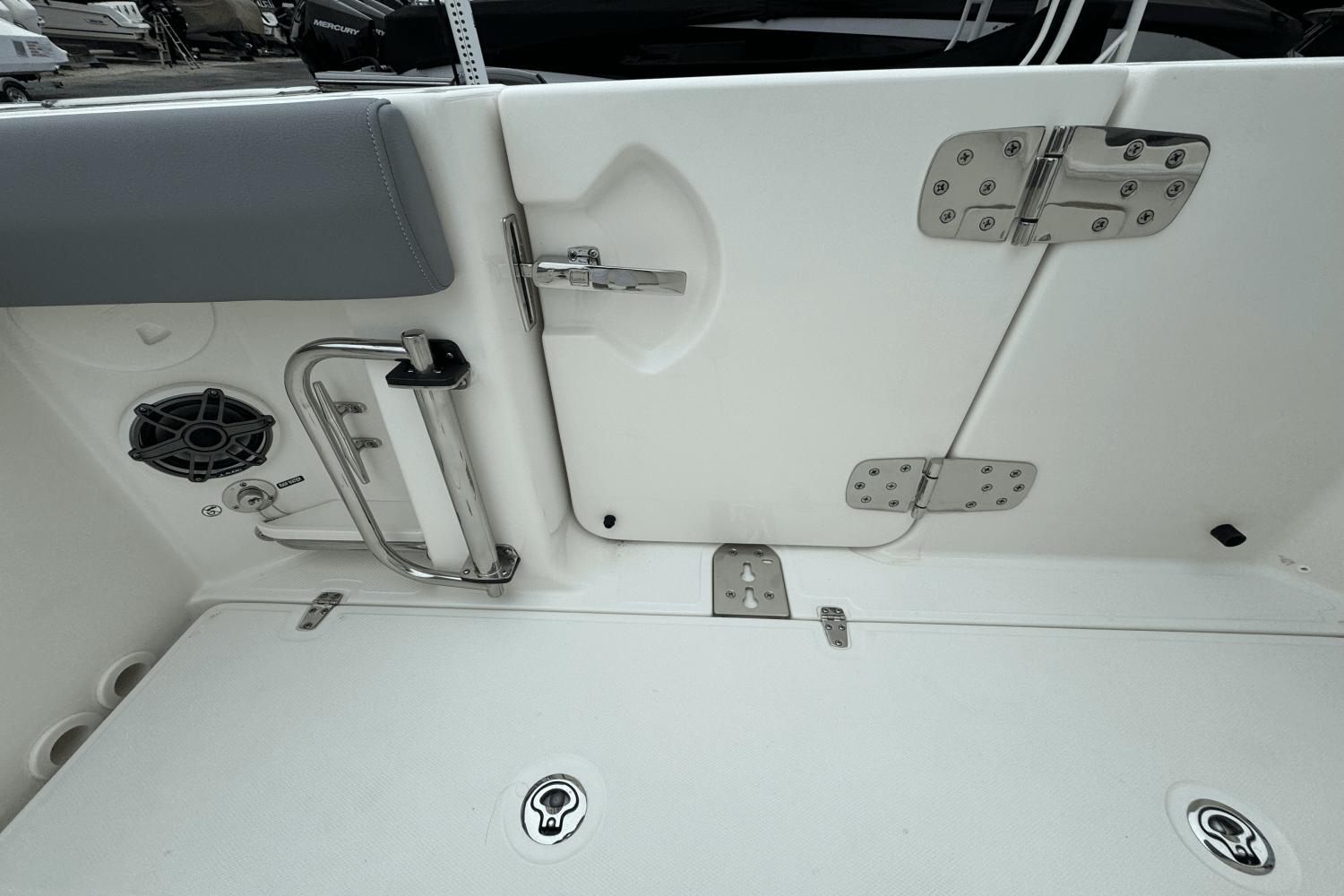 2024 Boston Whaler 280 Outrage Centre Console for sale - YachtWorld