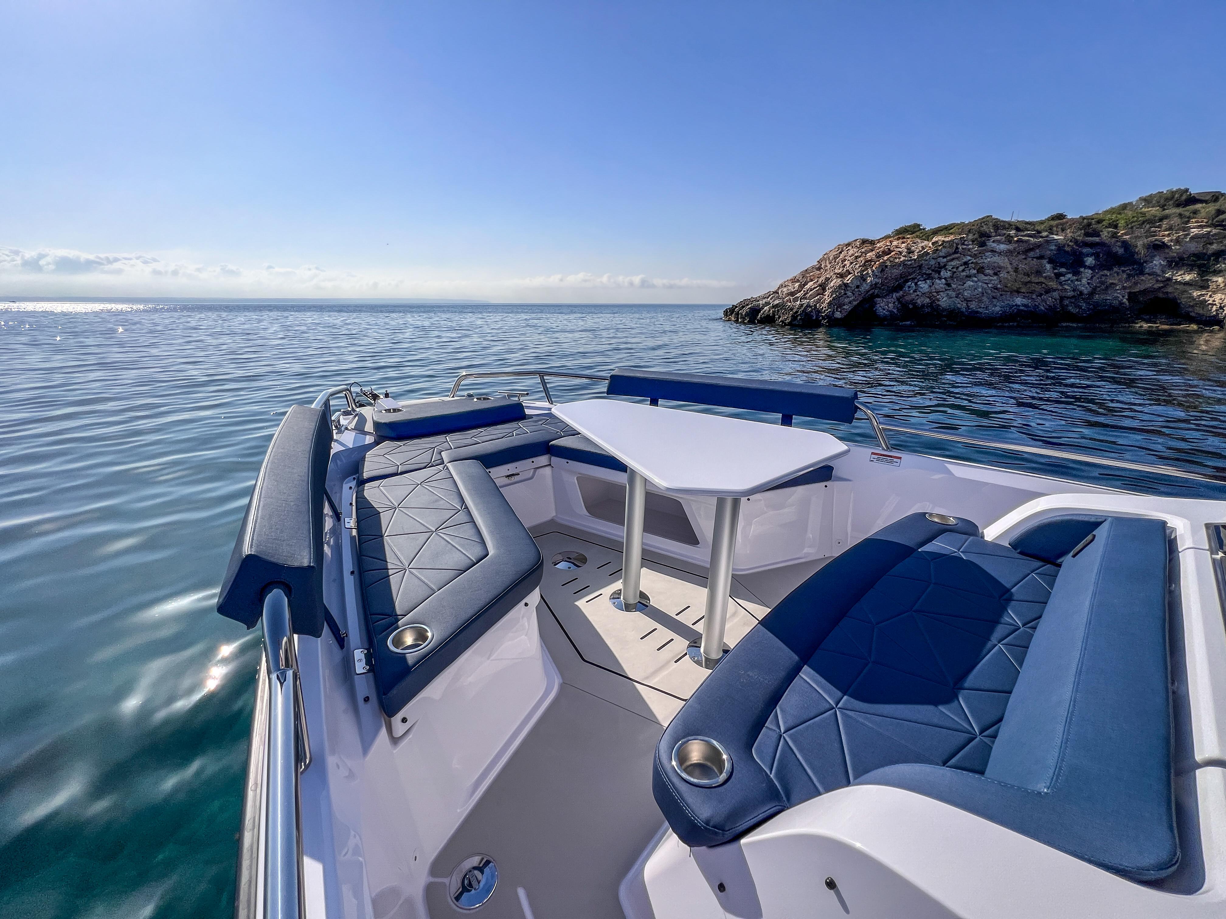 2025 Axopar 29 XC Cross Cabin Center Console for sale - YachtWorld