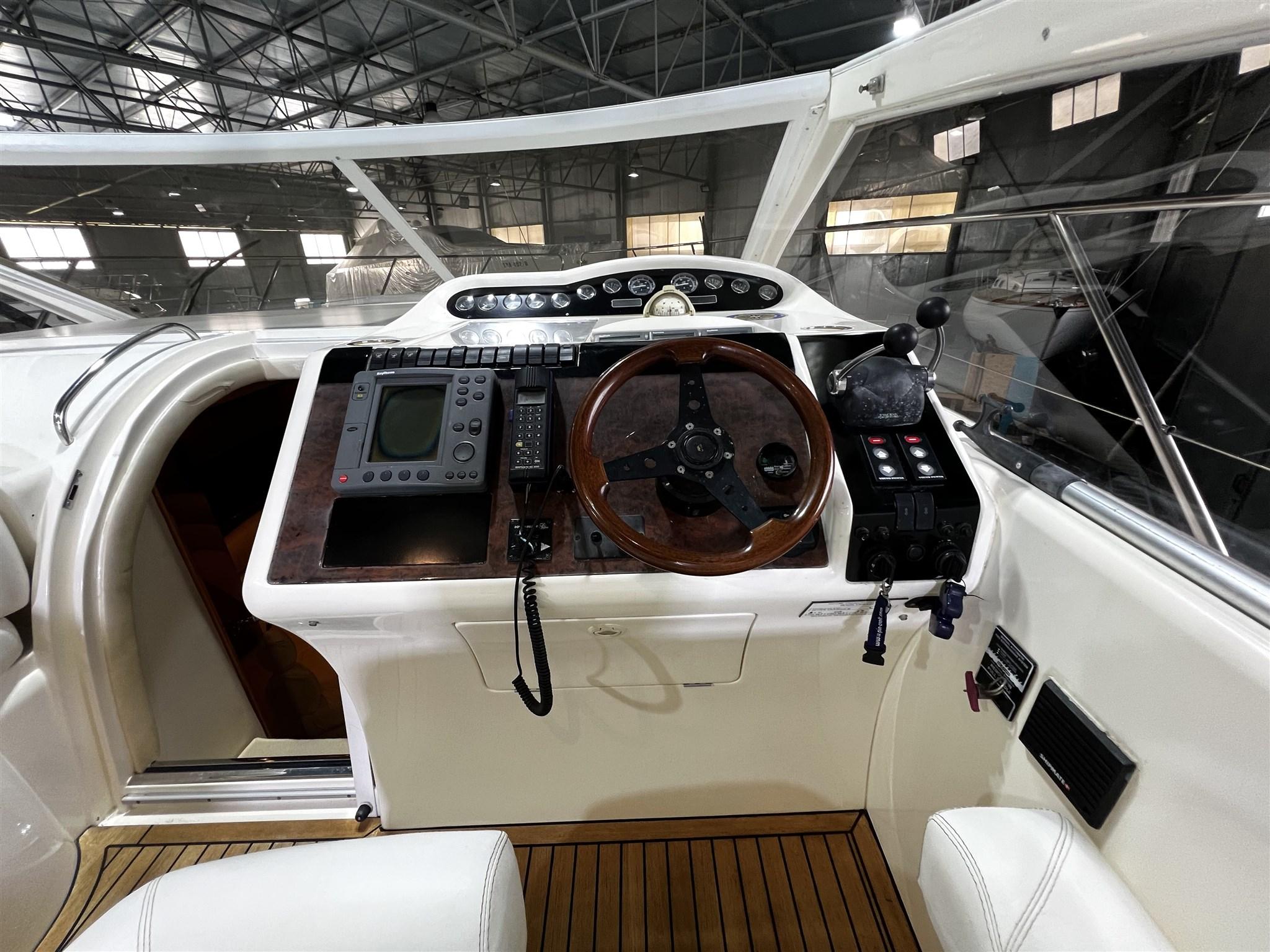 Marine Projects Princess V42 13m 2001, Express-Boote | Boot24