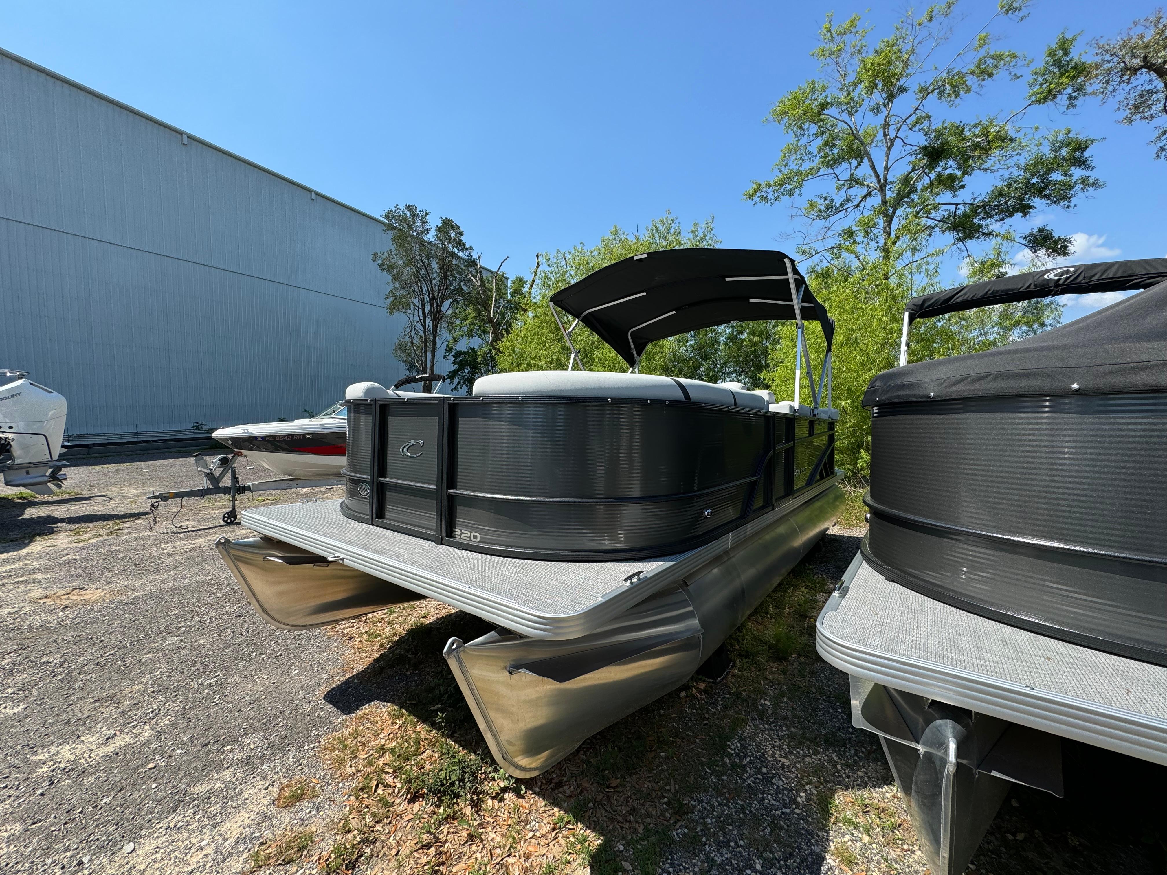 2024 Crest Classic LX 220 Pontoon for sale - YachtWorld