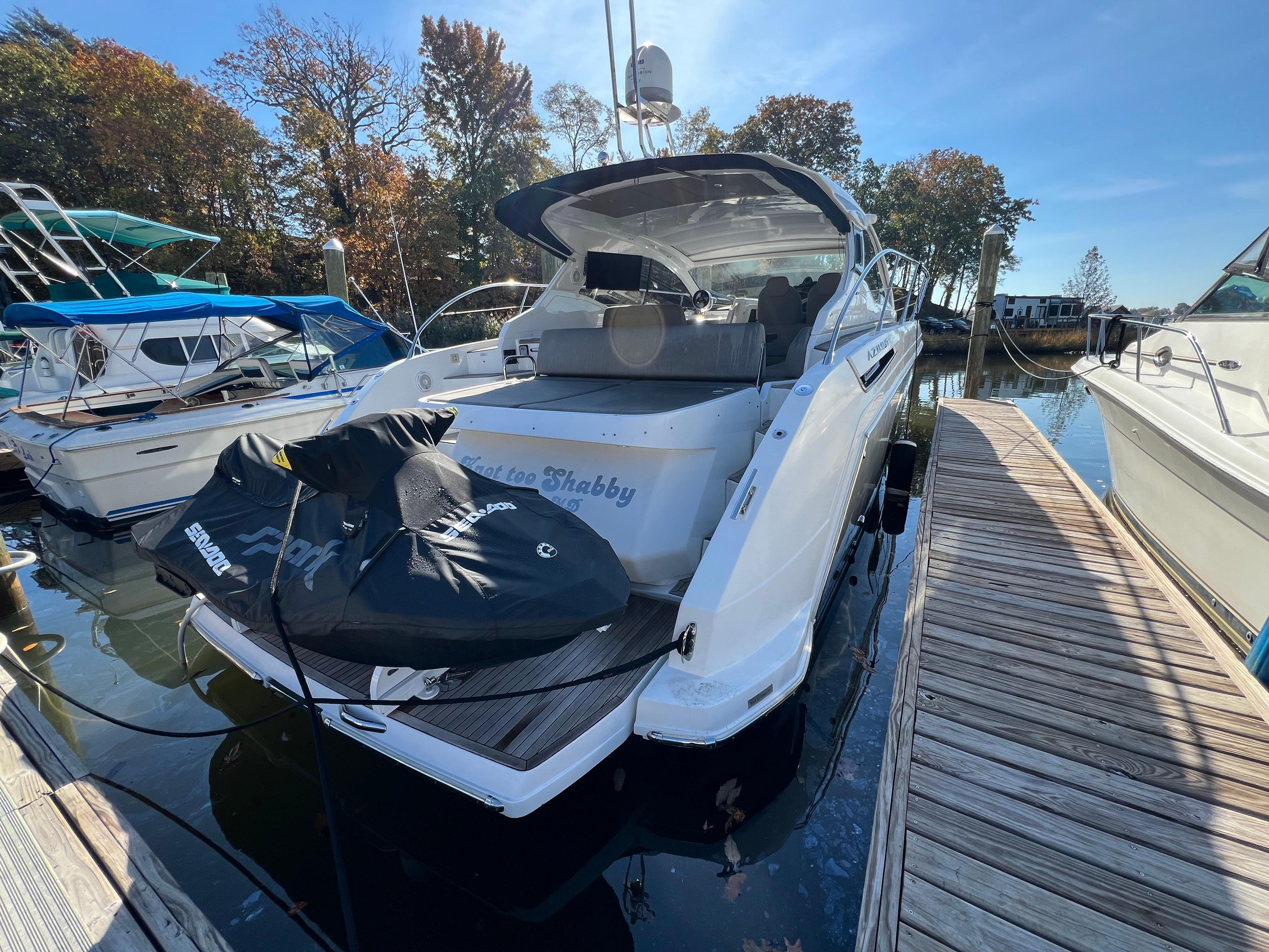 2017 Azimut 43 ATLANTIS Express Cruiser for sale - YachtWorld