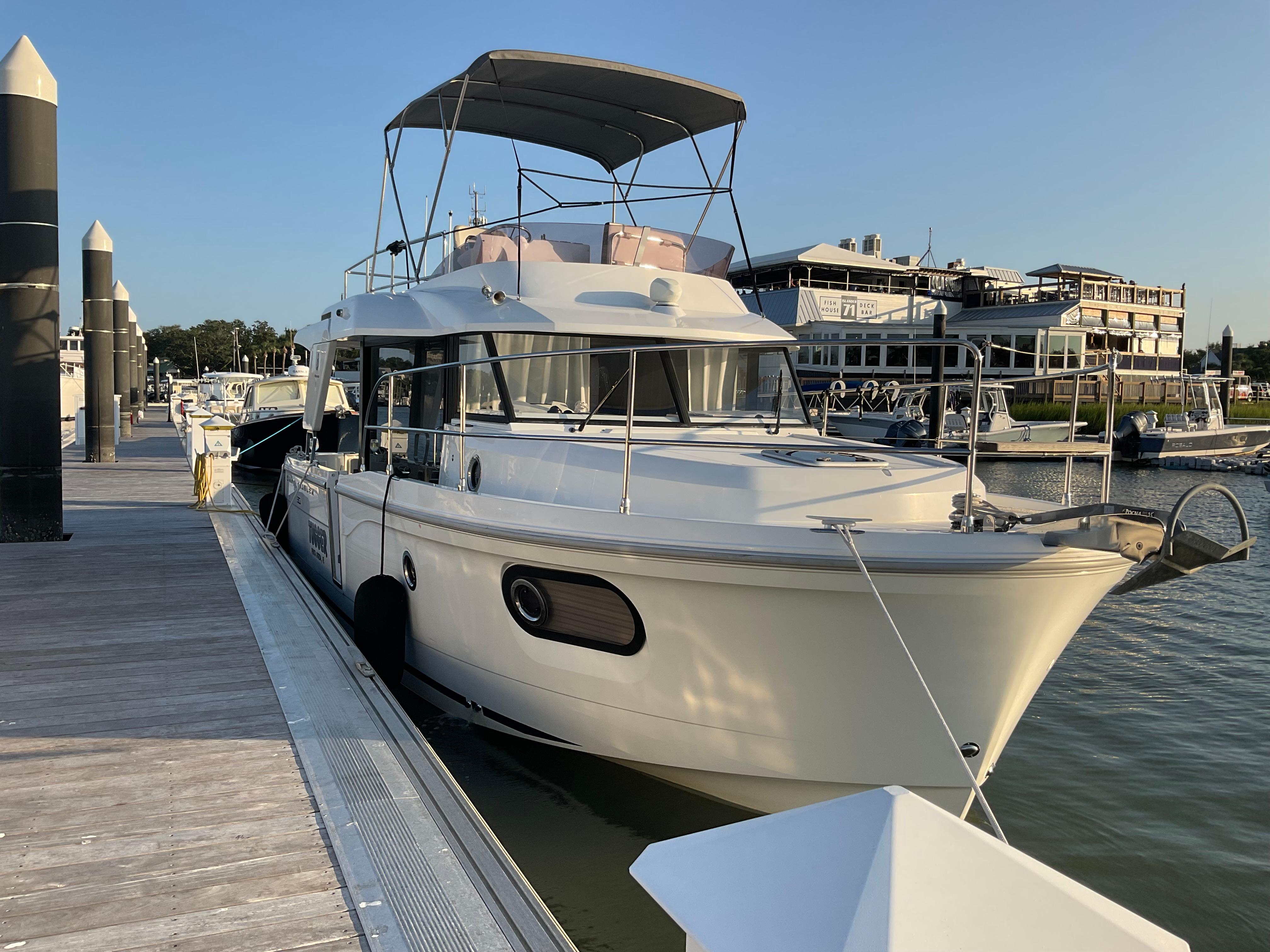 Used 2019 Beneteau Swift Trawler 30 - North Carolina | TopBoats