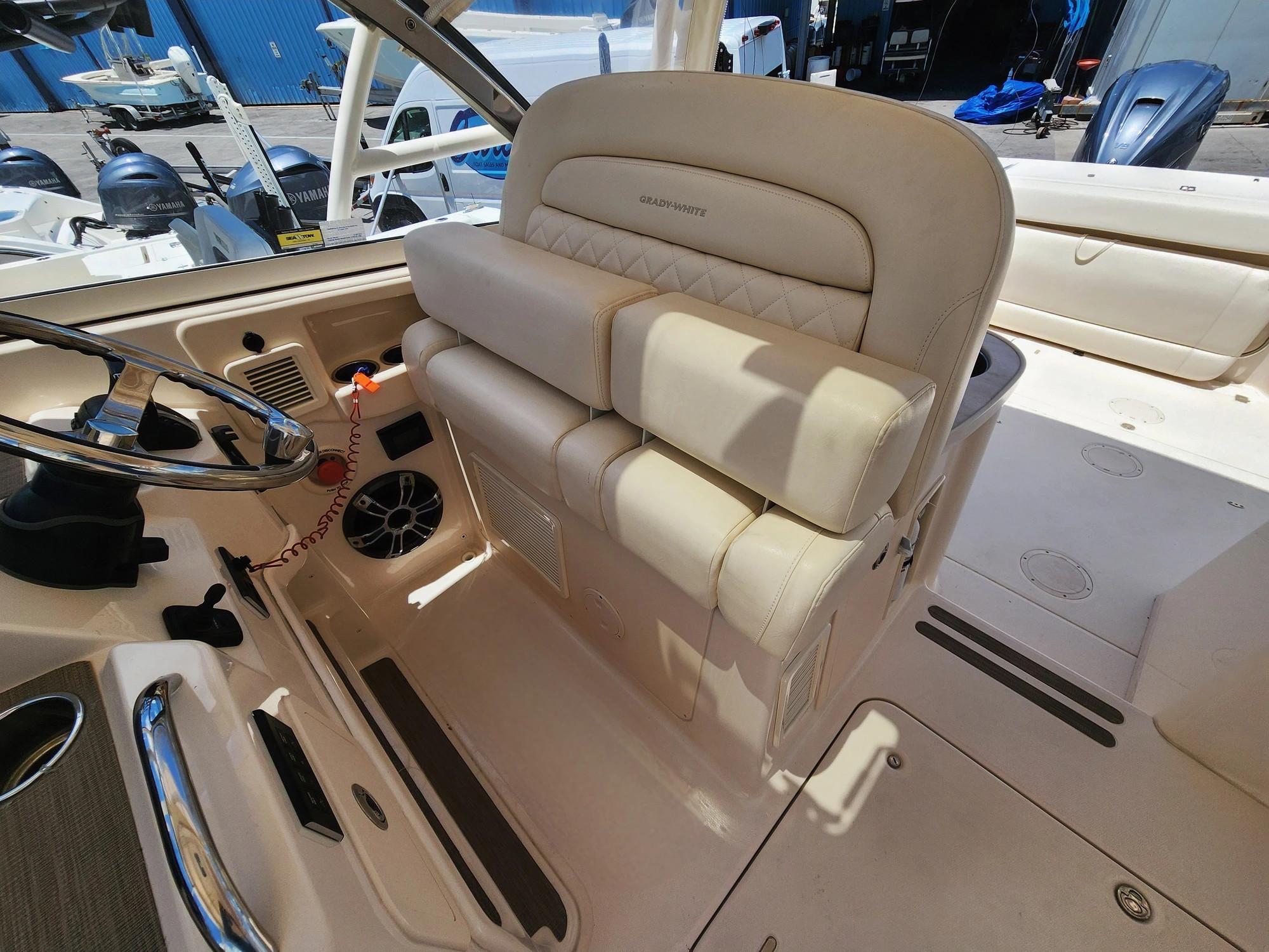 2021 Grady-White Freedom 335 Dual Console for sale - YachtWorld