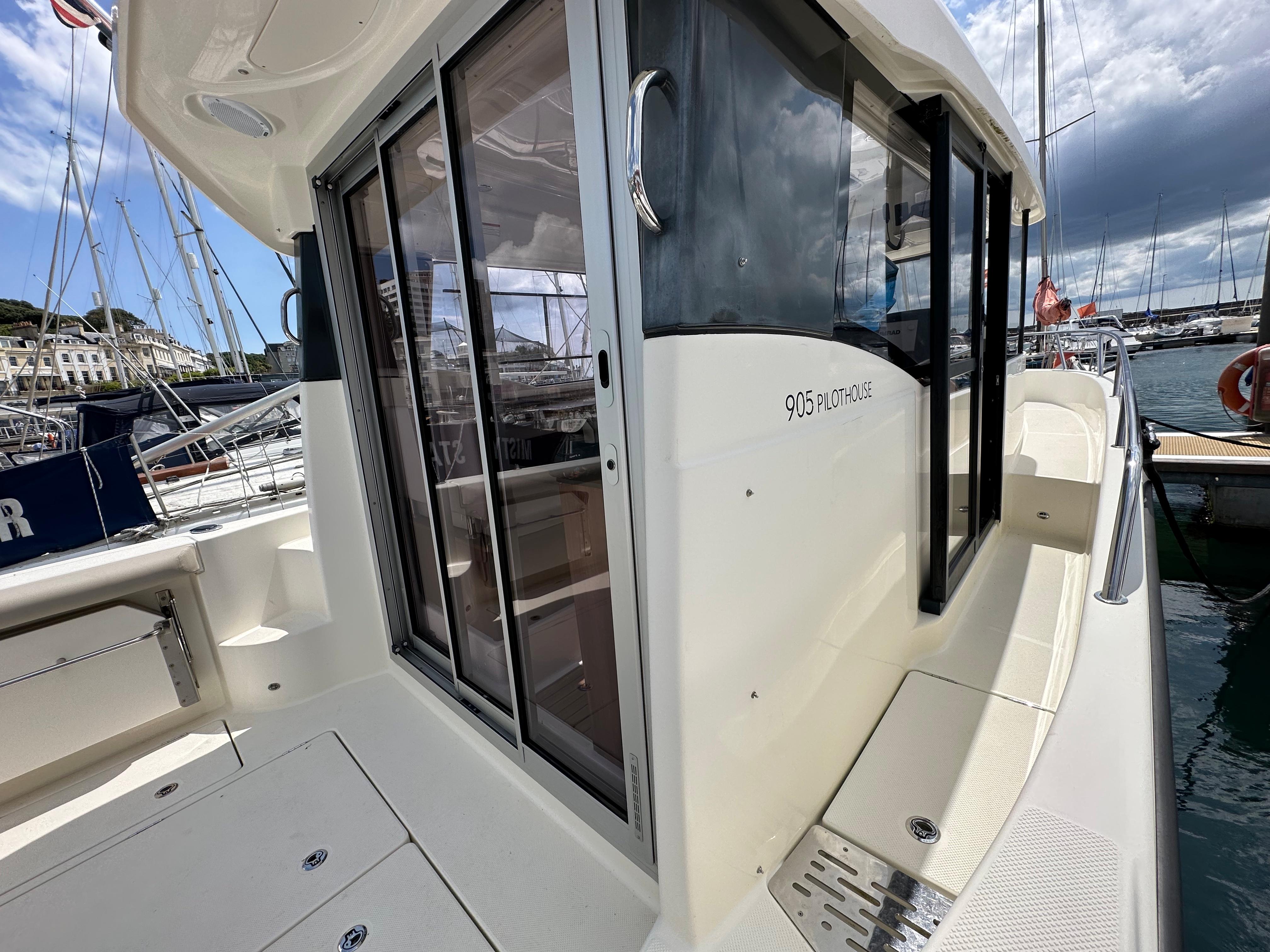 2016 Quicksilver Captur 905 Pilothouse Pilothouse boten te koop- YachtWorld