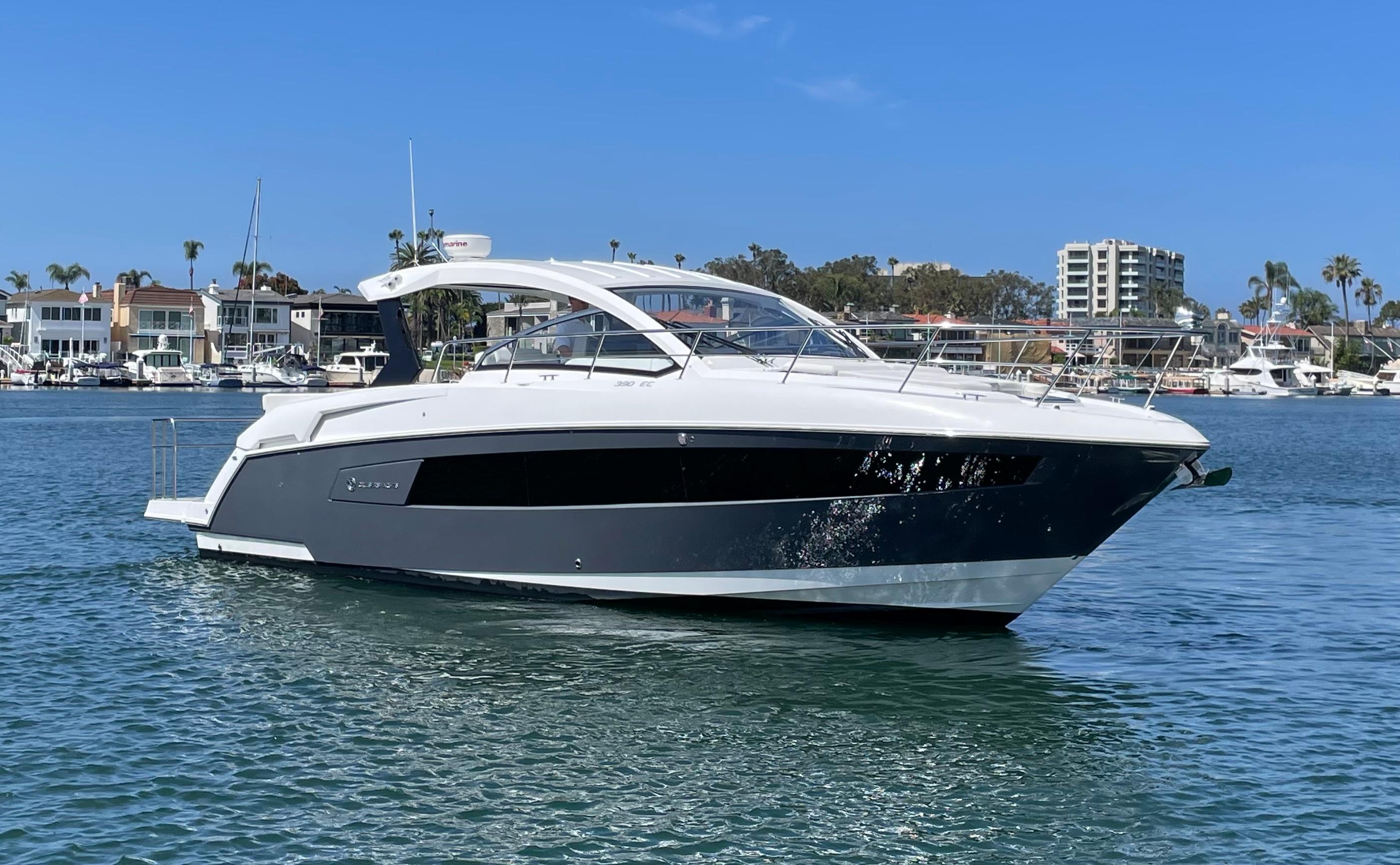 2018 Cruisers Yachts 390 Express Coupe Cruiser for sale - YachtWorld