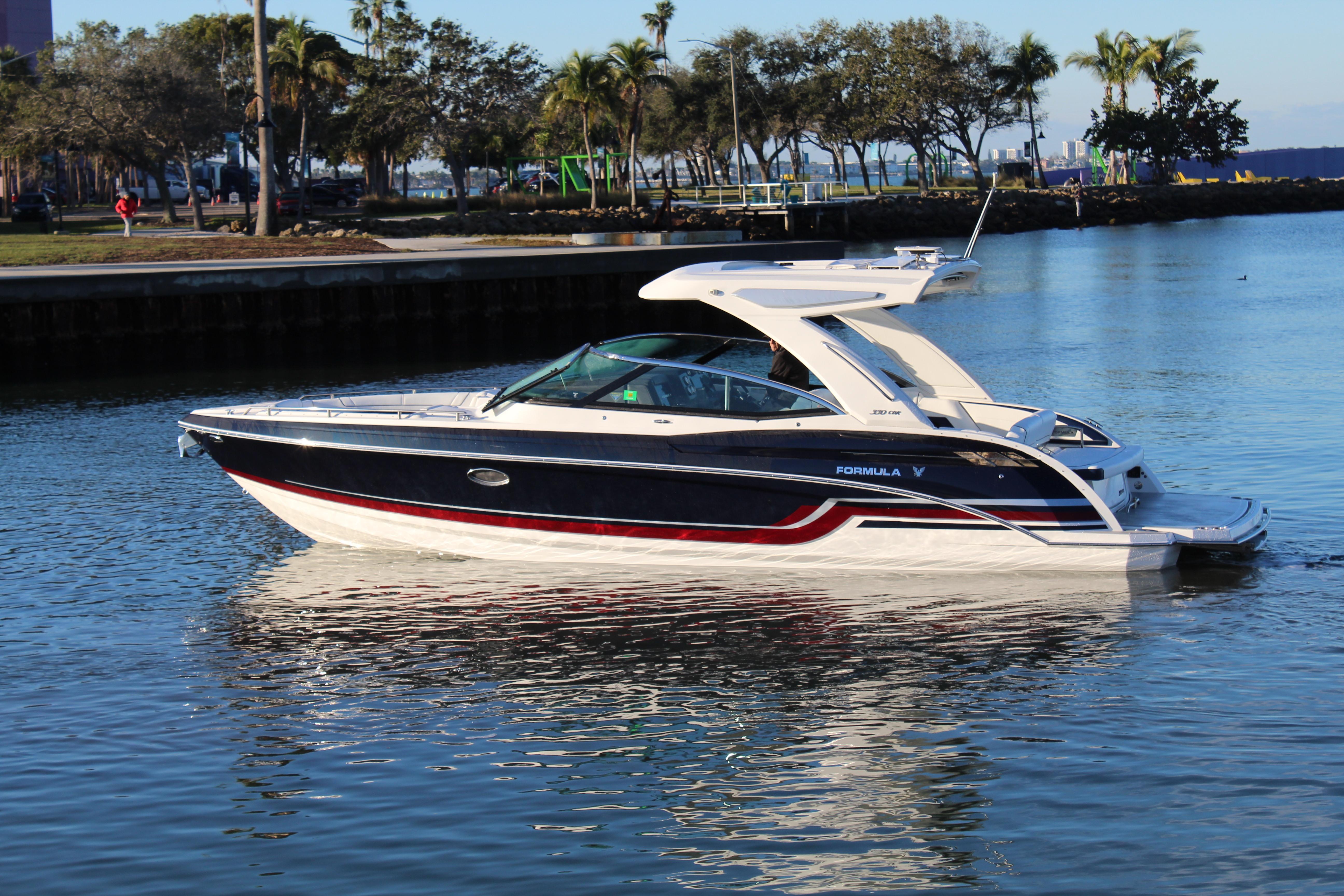 2021 Formula 330 Crossover Bowrider Express Cruiser for sale - YachtWorld