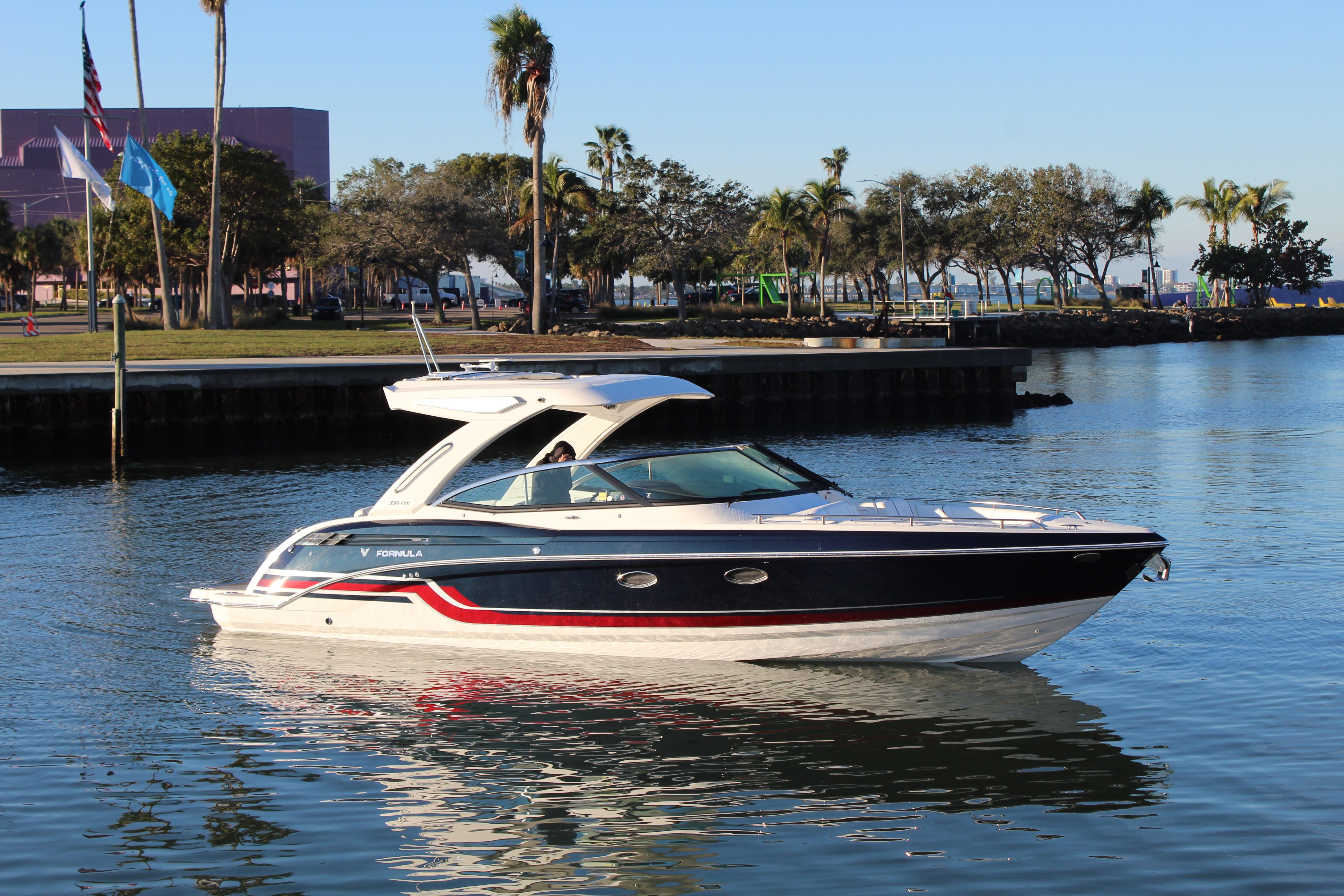 2021 Formula 330 Crossover Bowrider Express Cruiser for sale - YachtWorld