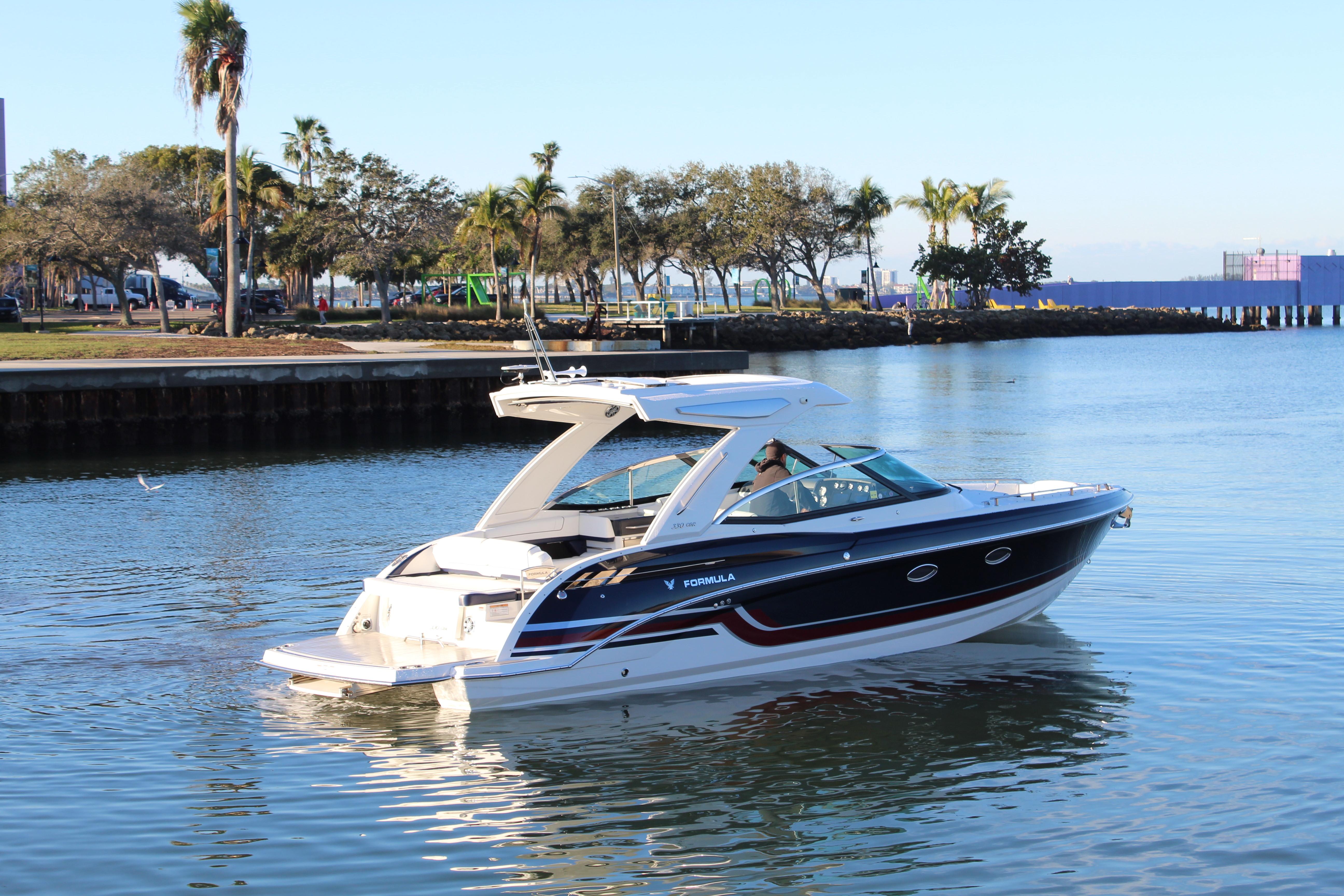 2021 Formula 330 Crossover Bowrider Express Cruiser for sale - YachtWorld