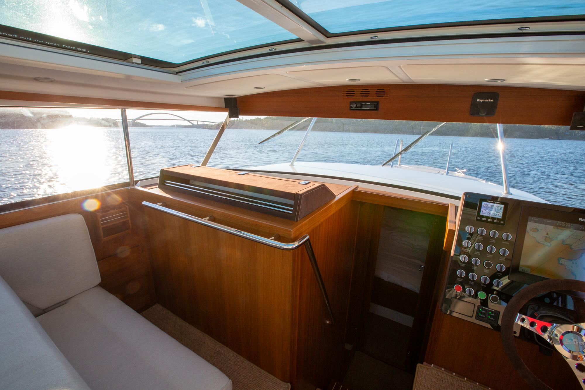 Tweedehands 2025 Delta Powerboats 290 SW | YachtFocus