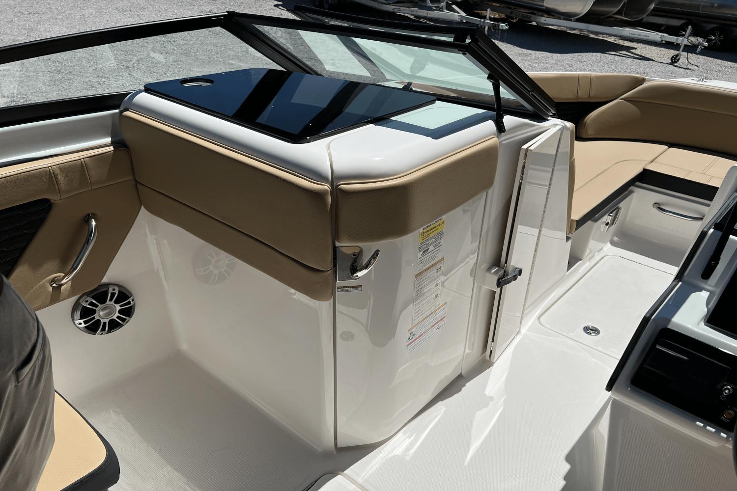 2024 Sea Ray SPX 230 Outboard Runabout for sale - YachtWorld