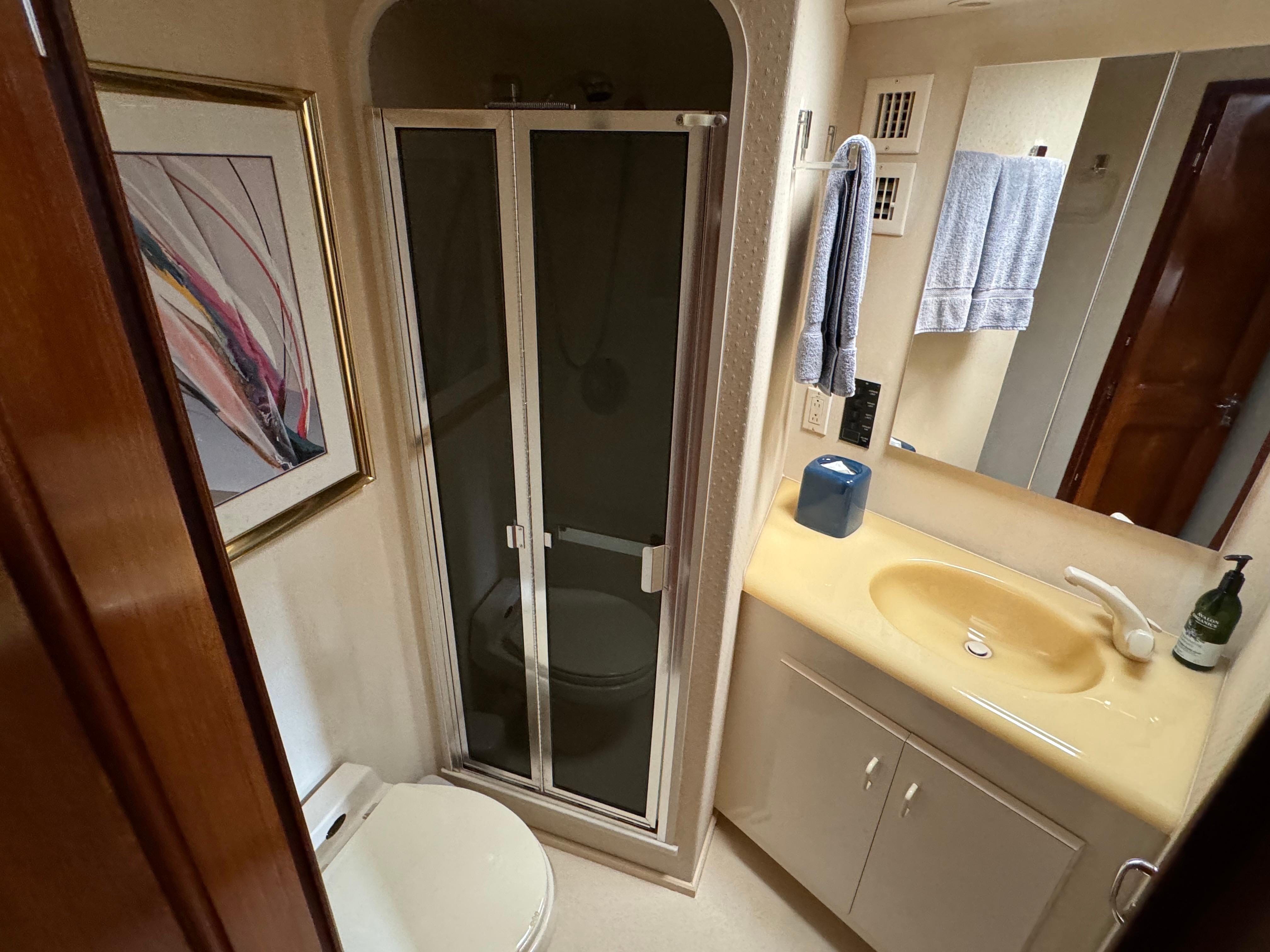 1995 Viking 54 Sports Yacht Motor Yachts for sale - YachtWorld