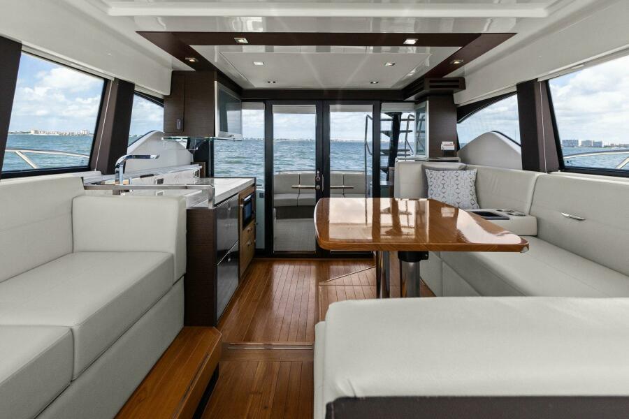 2017 Tiara Yachts 44 Flybridge Flybridge for sale - YachtWorld