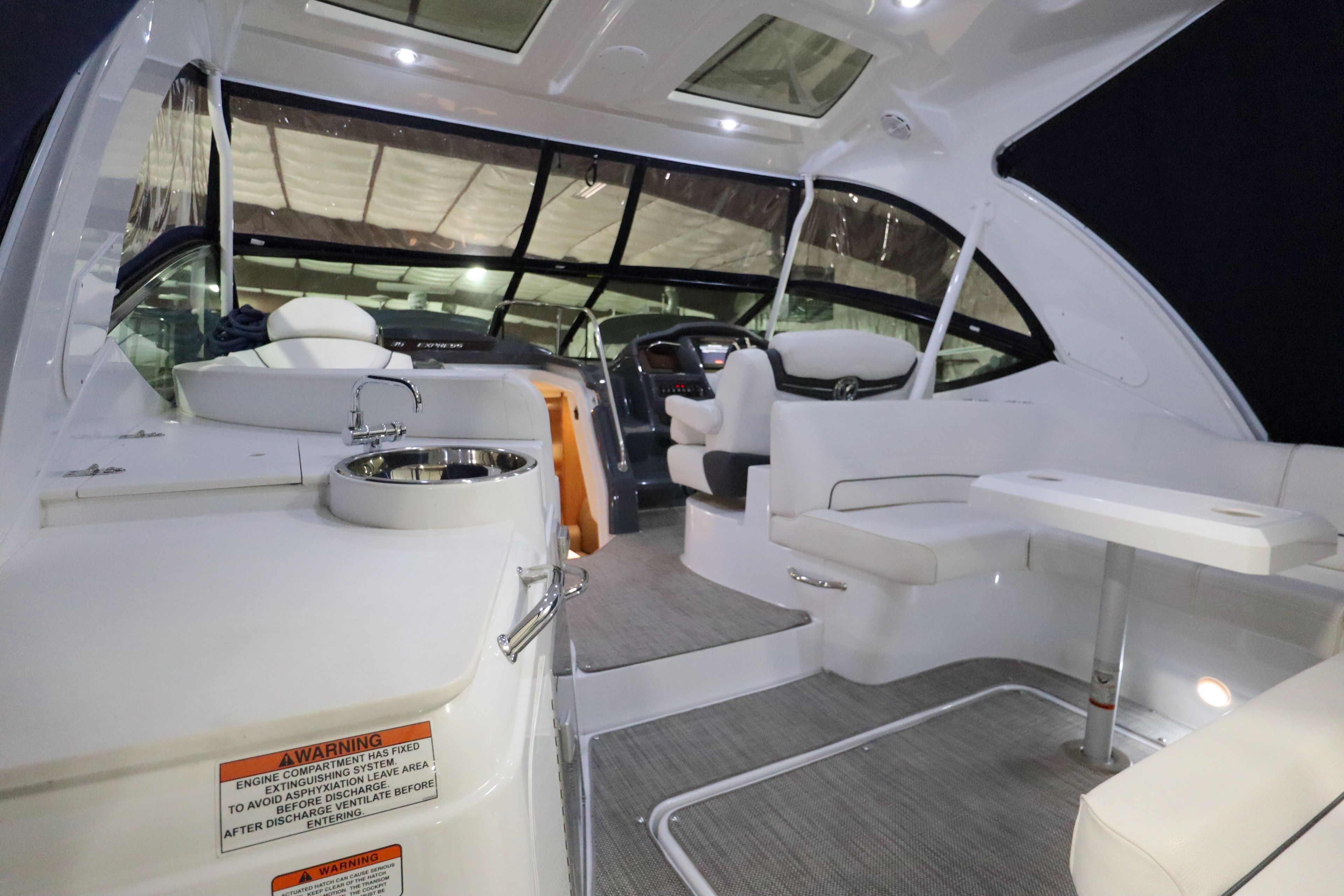 2017 Cruisers Yachts 35 Express - Weber Yachts