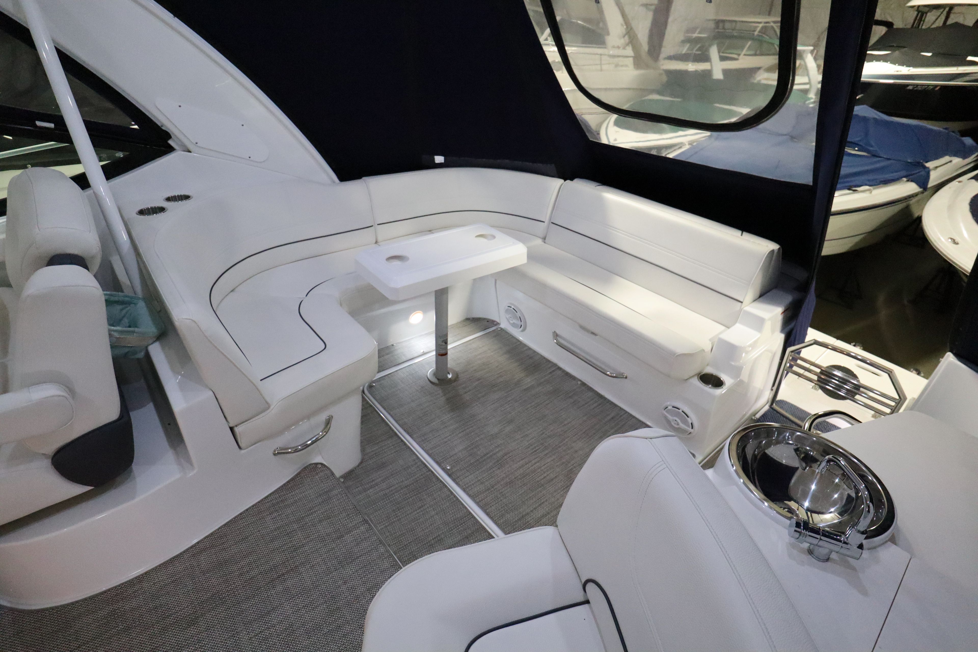2017 Cruisers Yachts 35 Express - Weber Yachts