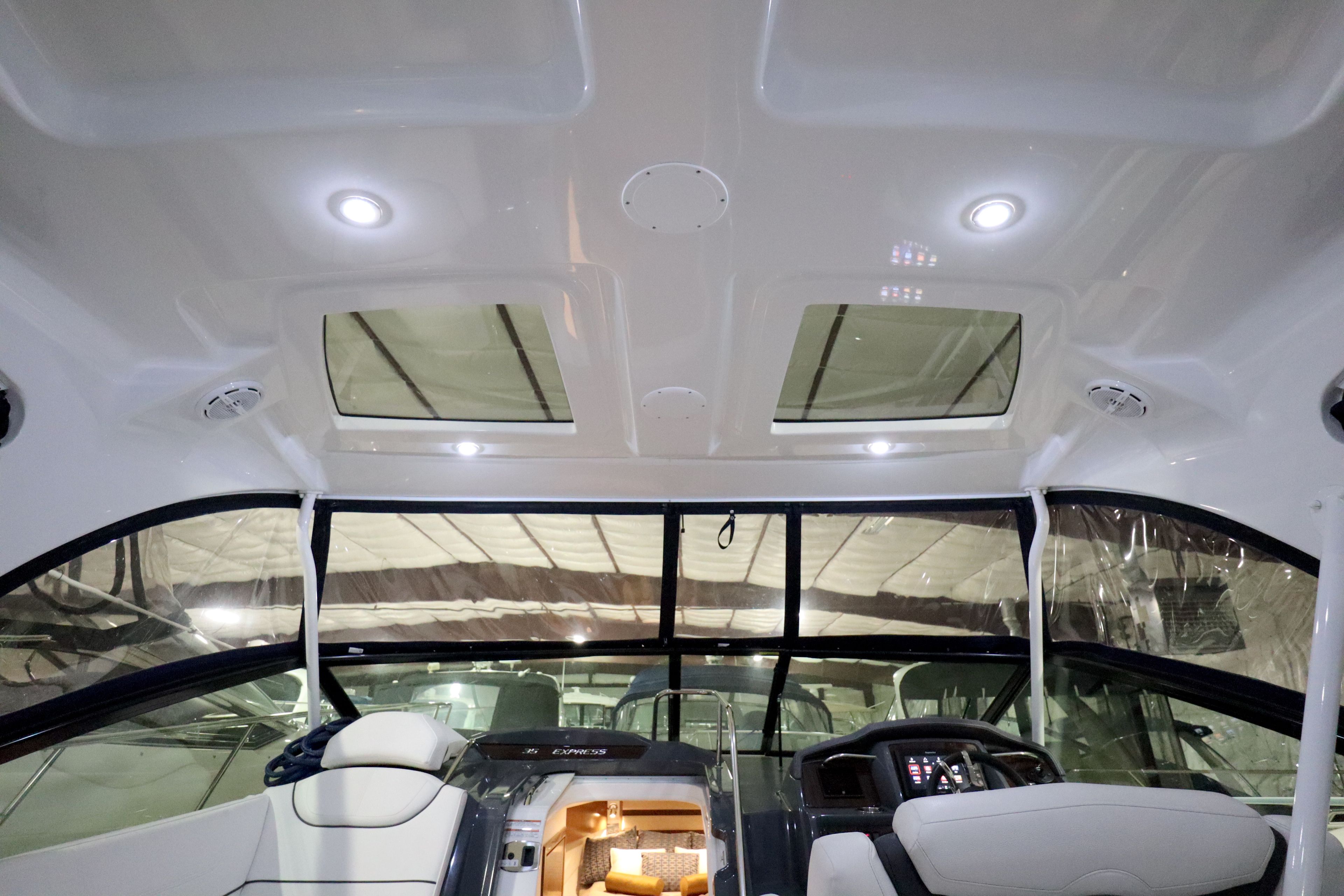 2017 Cruisers Yachts 35 Express - Weber Yachts