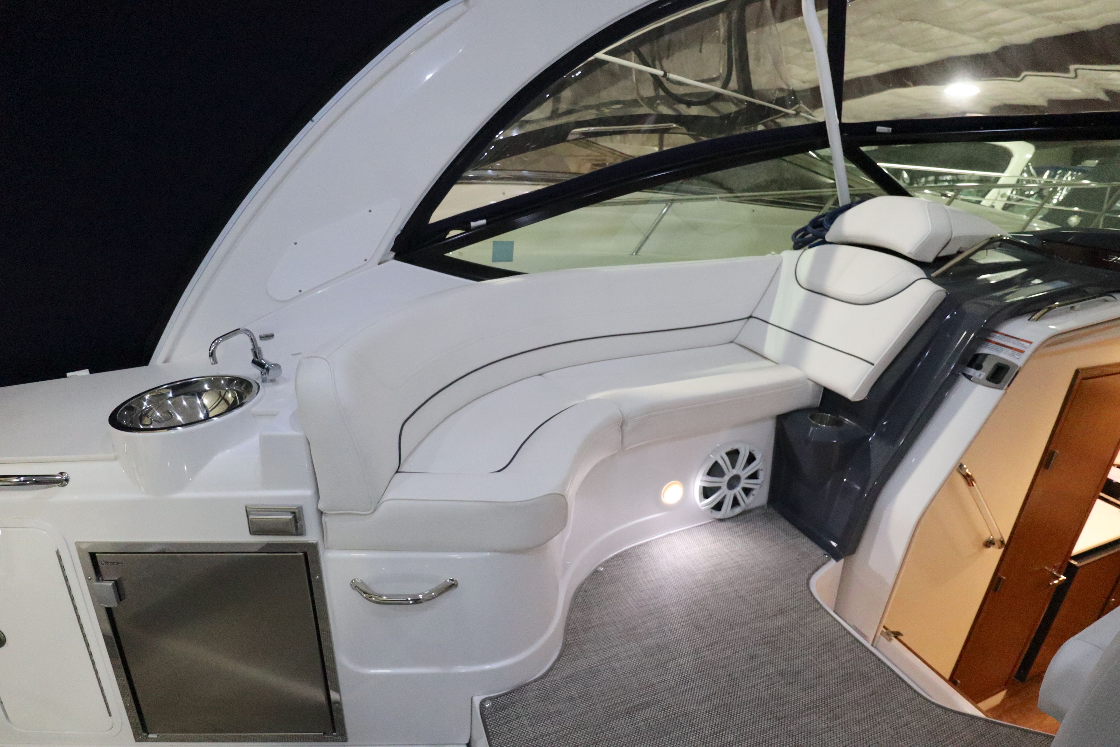 2017 Cruisers Yachts 35 Express - Weber Yachts