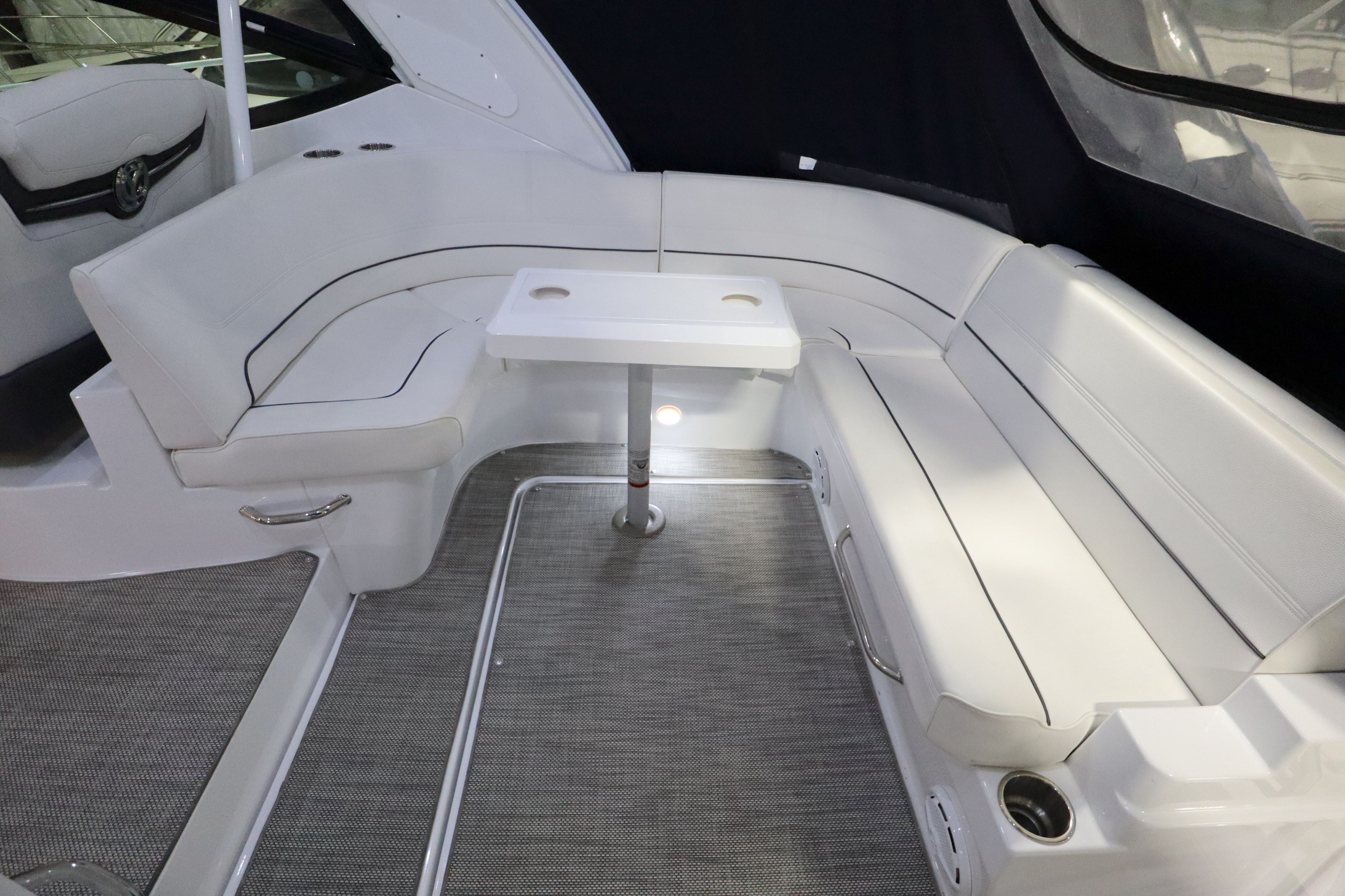 2017 Cruisers Yachts 35 Express - Weber Yachts