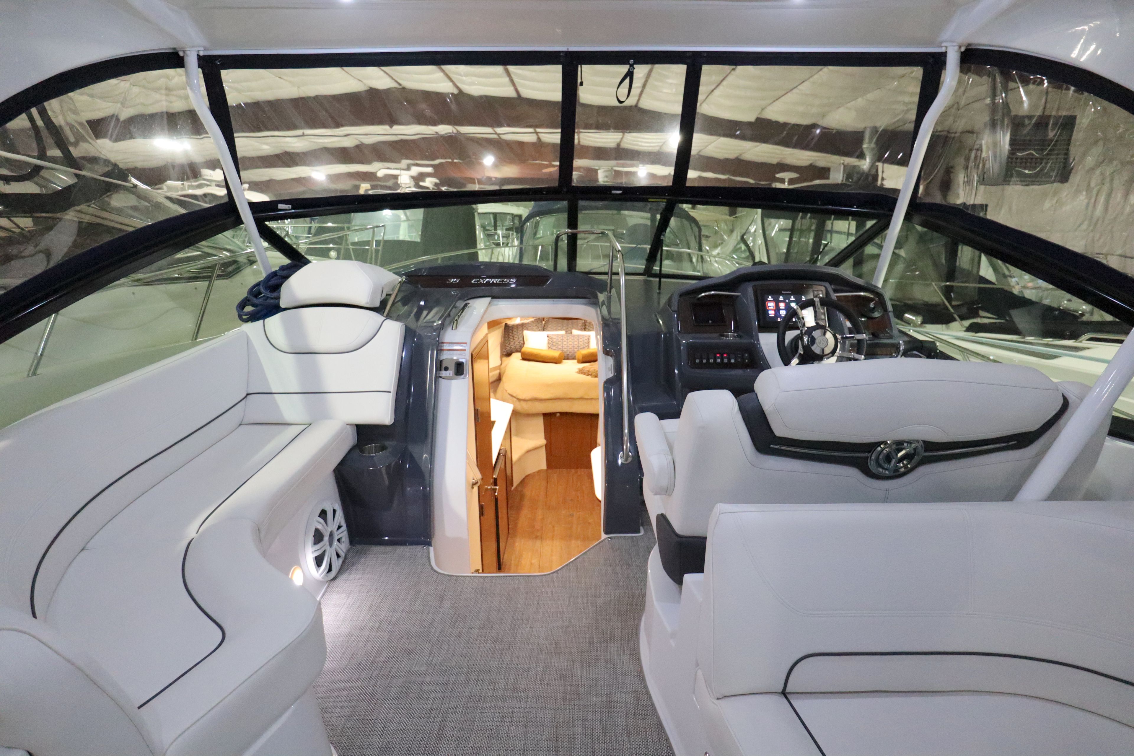 2017 Cruisers Yachts 35 Express - Weber Yachts