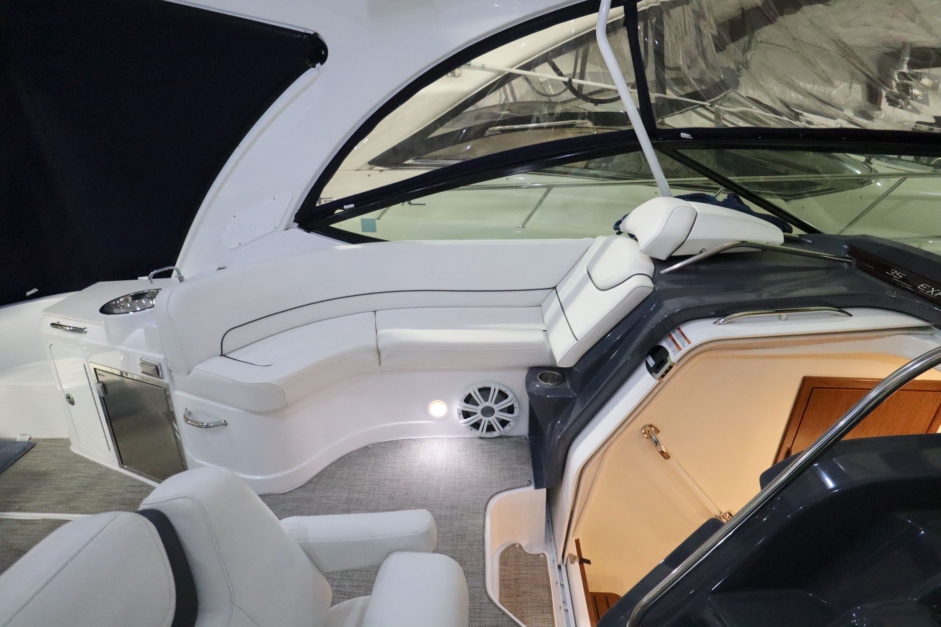 2017 Cruisers Yachts 35 Express - Weber Yachts