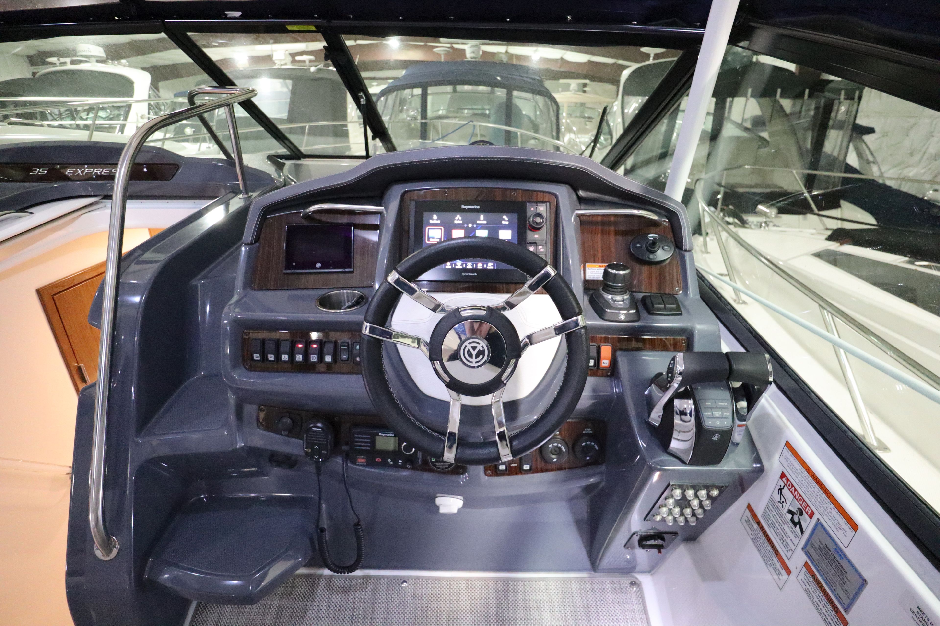 2017 Cruisers Yachts 35 Express - Weber Yachts