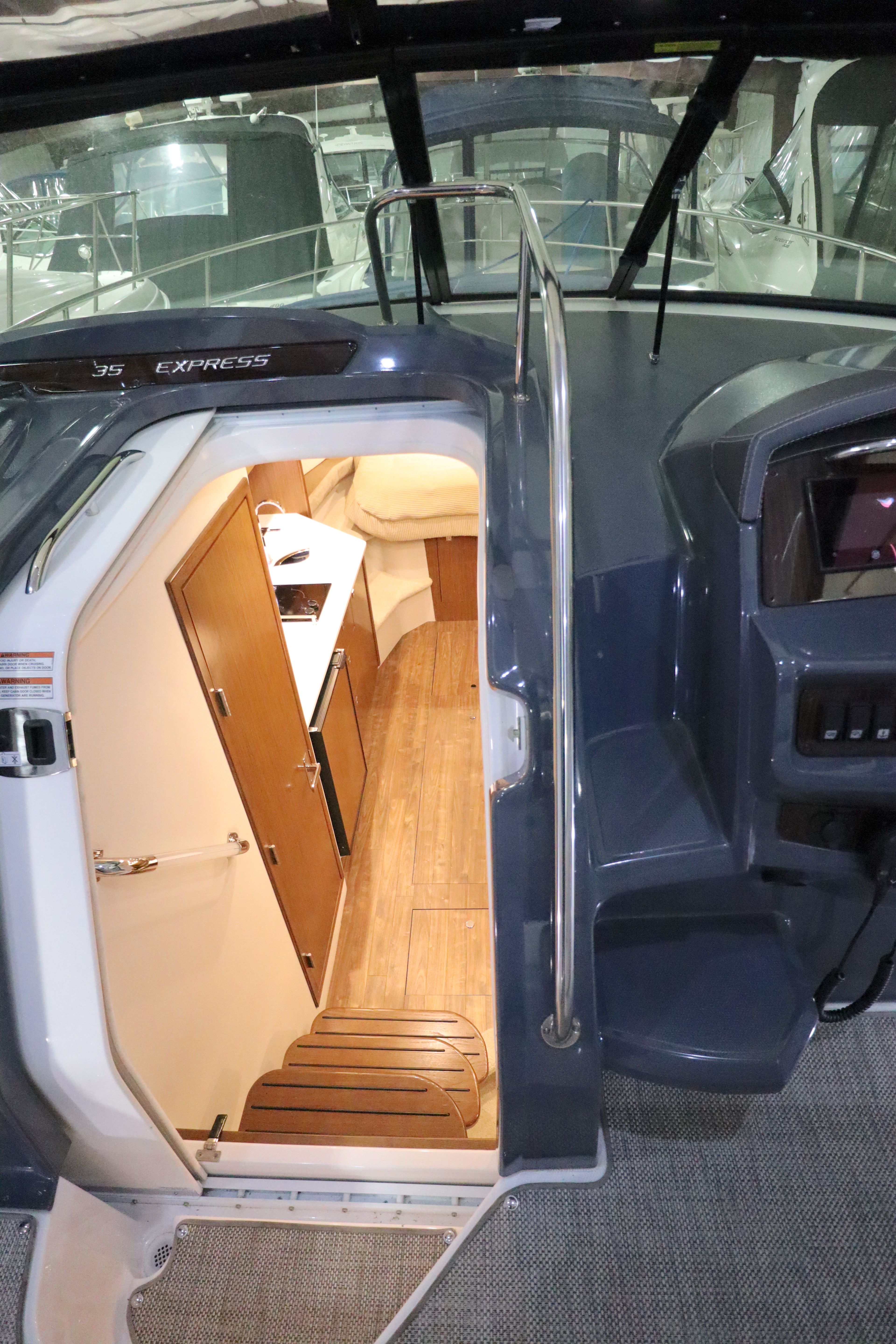 2017 Cruisers Yachts 35 Express - Weber Yachts