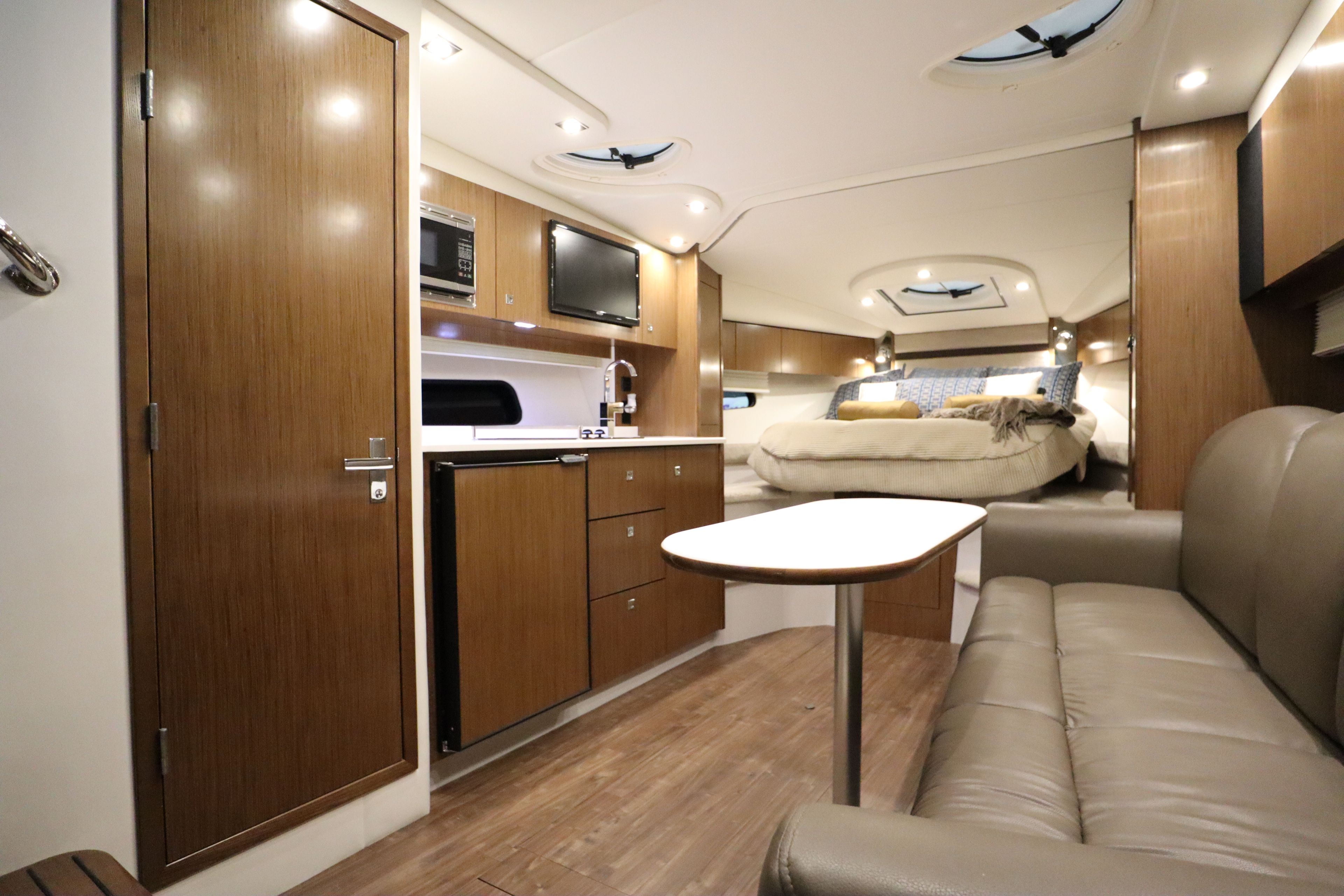 2017 Cruisers Yachts 35 Express - Weber Yachts