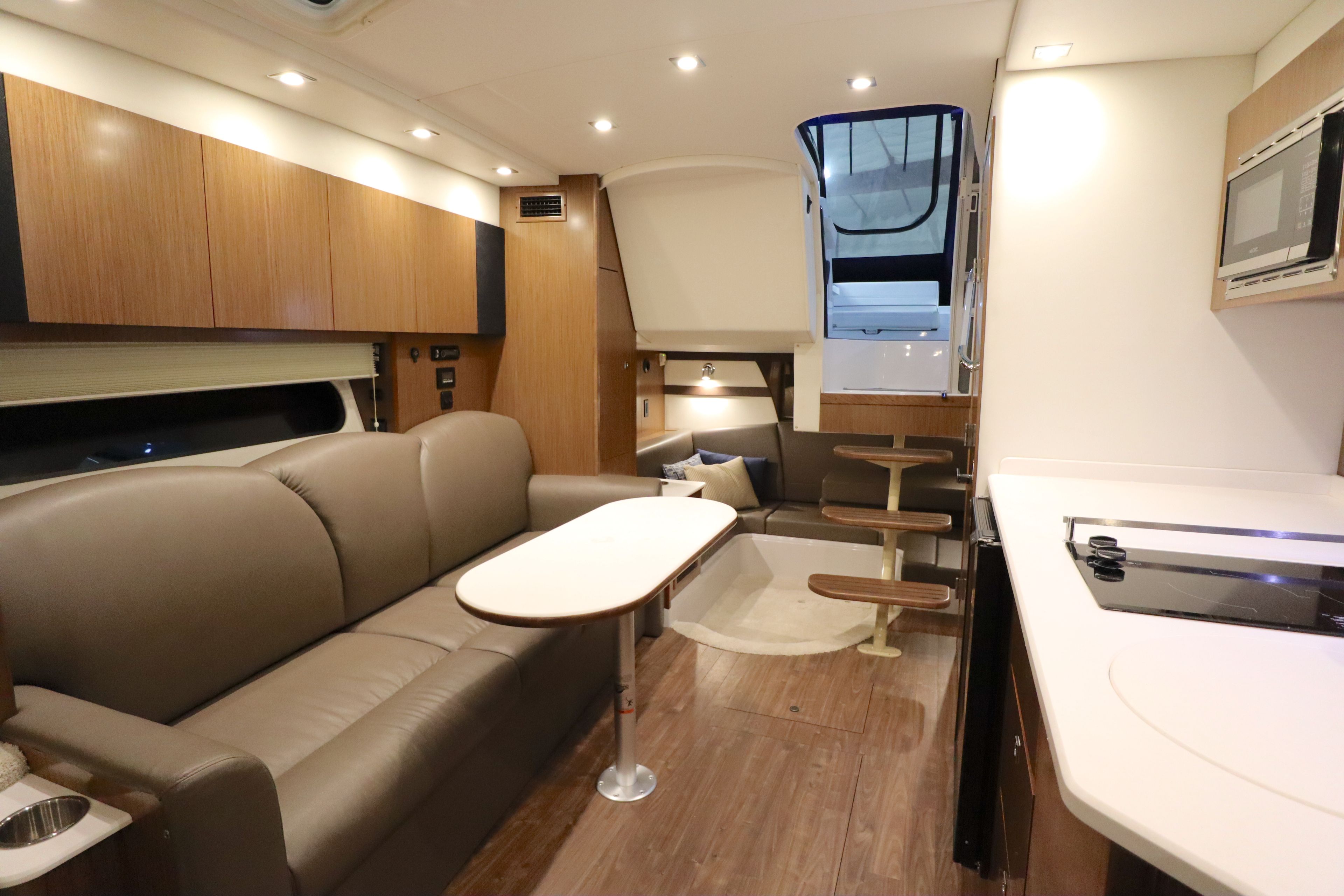 2017 Cruisers Yachts 35 Express - Weber Yachts