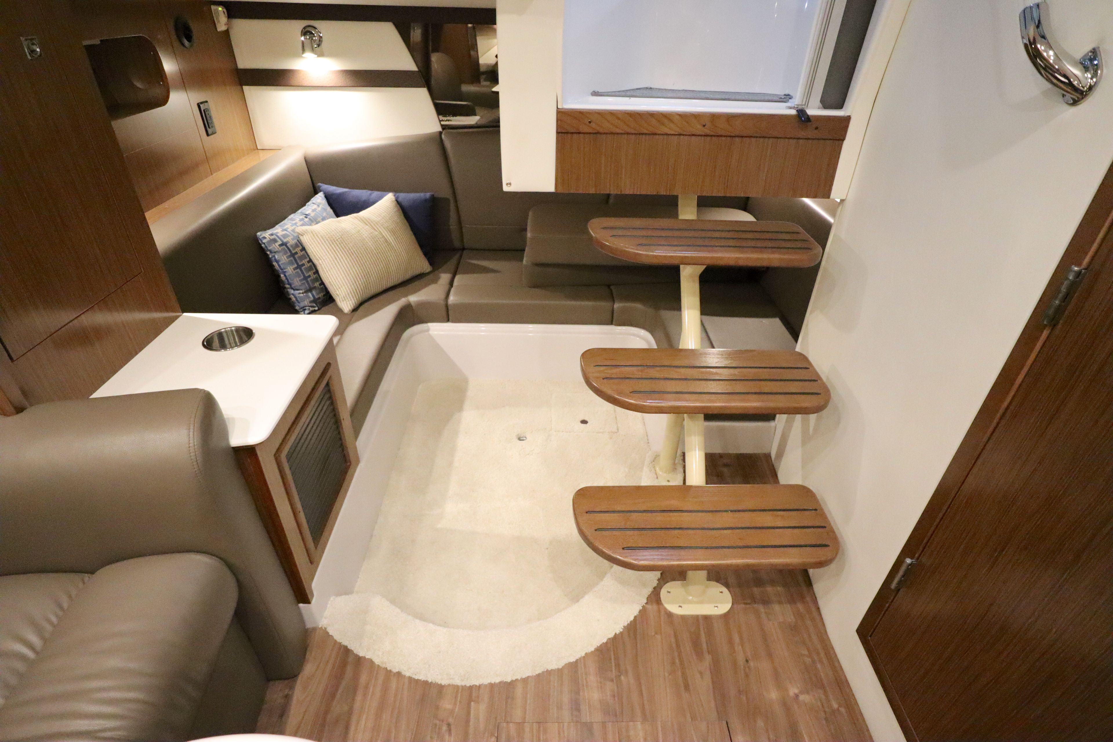 2017 Cruisers Yachts 35 Express - Weber Yachts