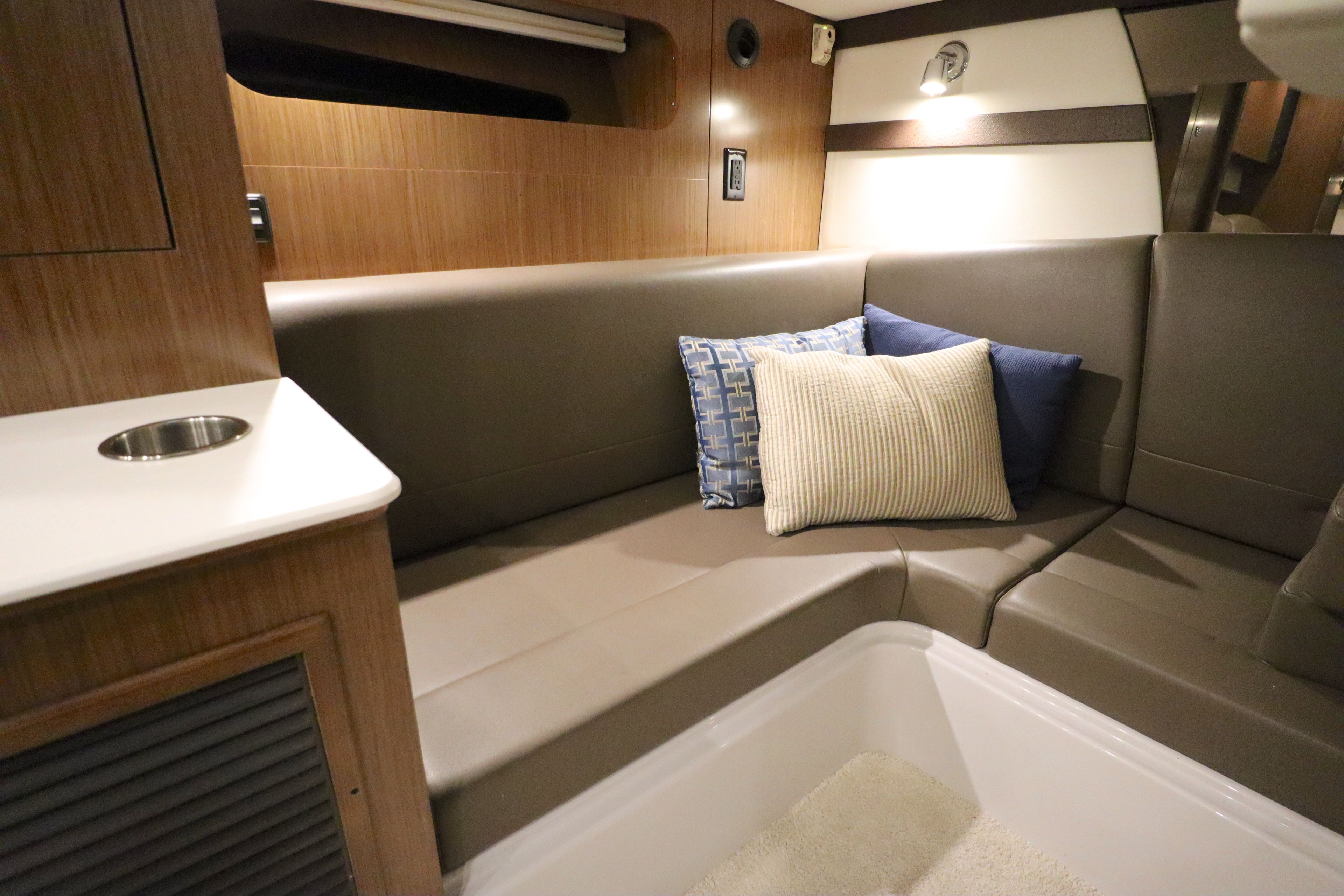 2017 Cruisers Yachts 35 Express - Weber Yachts