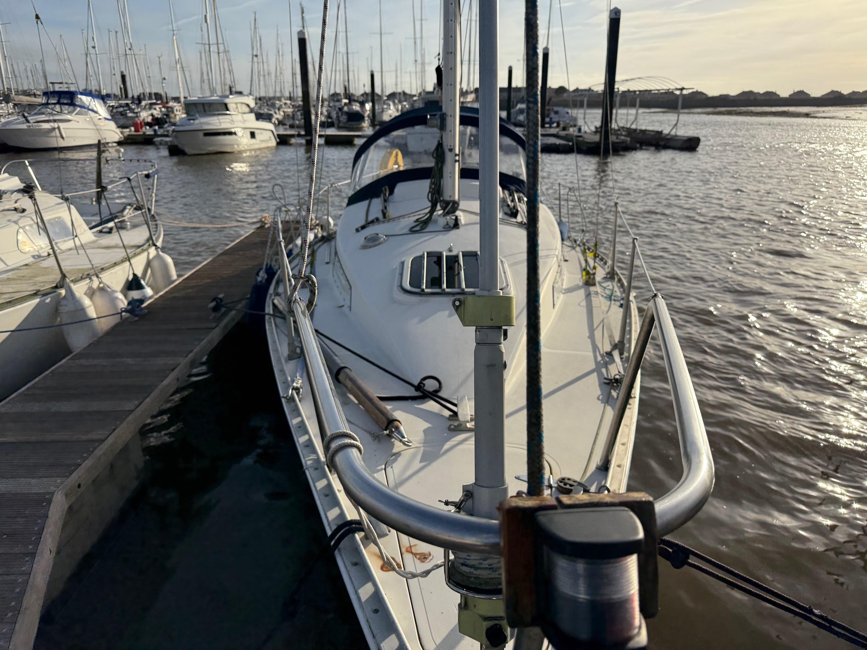 1979 Island Plastics Frigate 27 Sloop for sale - YachtWorld