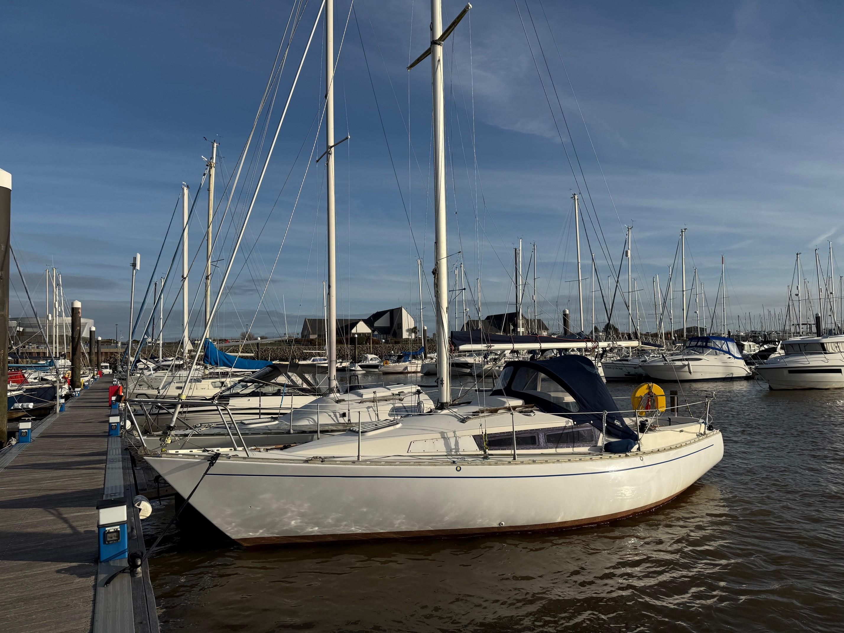 1979 Island Plastics Frigate 27 Sloop for sale - YachtWorld