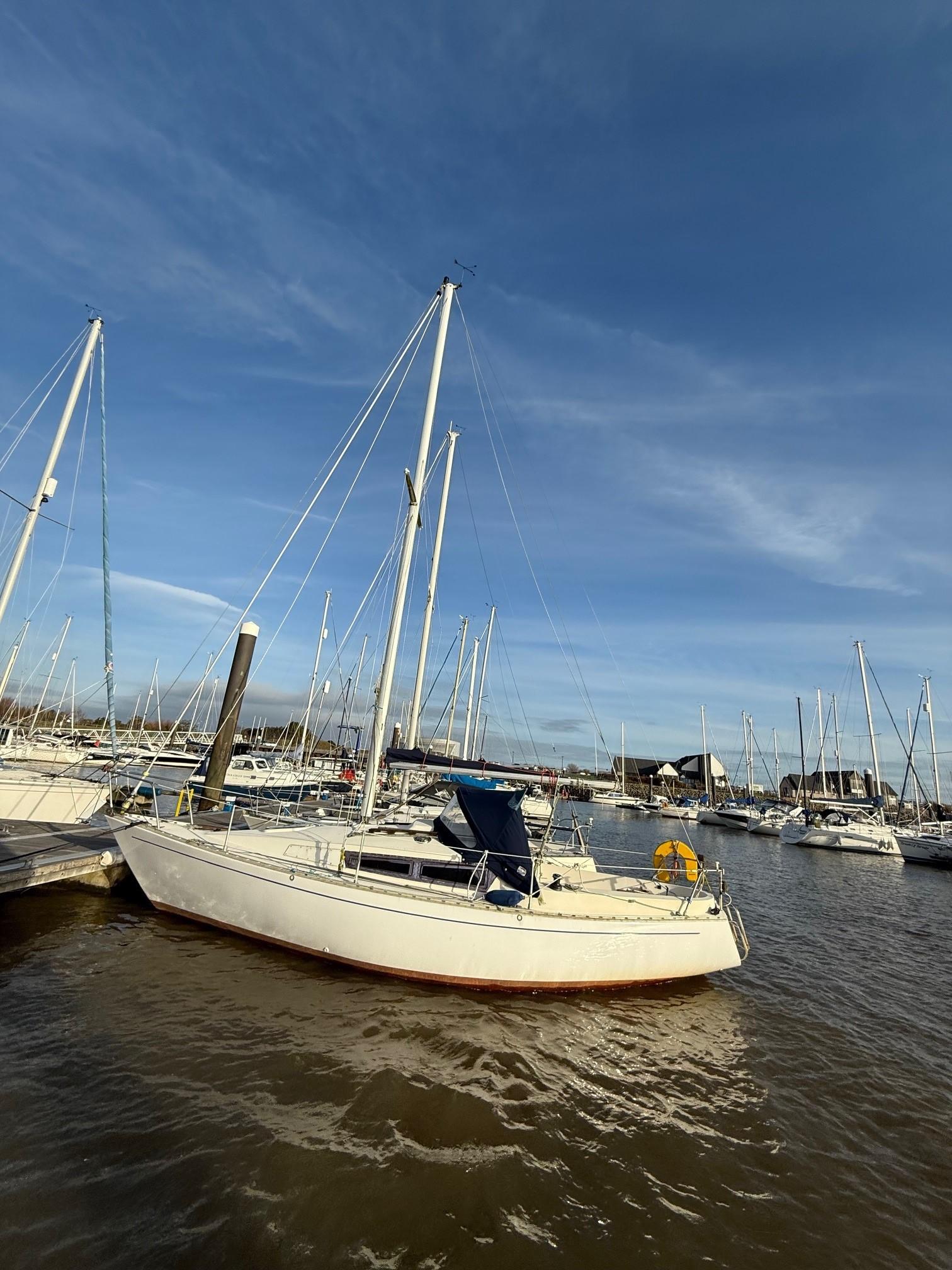 1979 Island Plastics Frigate 27 Sloop for sale - YachtWorld