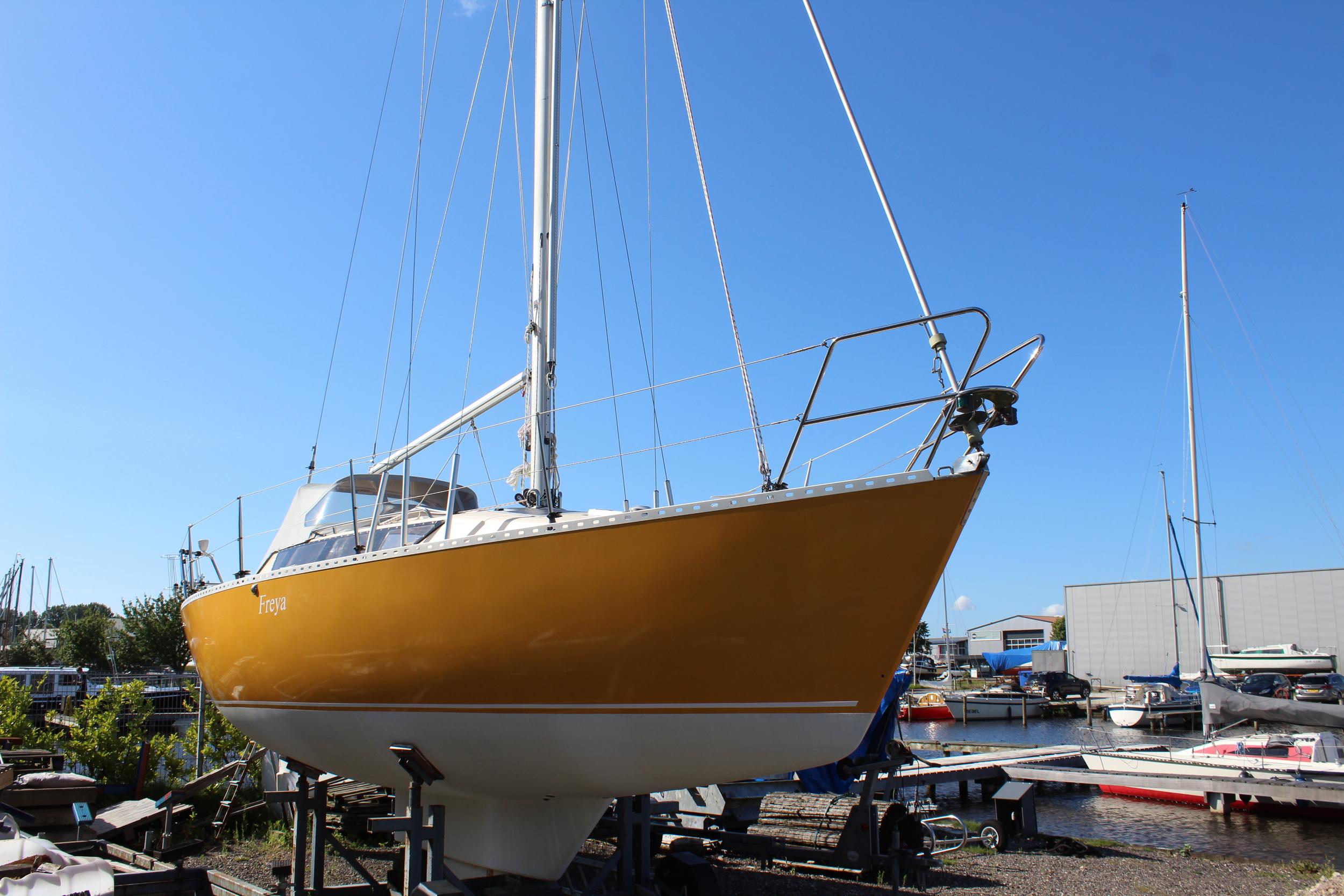 Feeling 920 | 1983 | 10m | Boatshop24