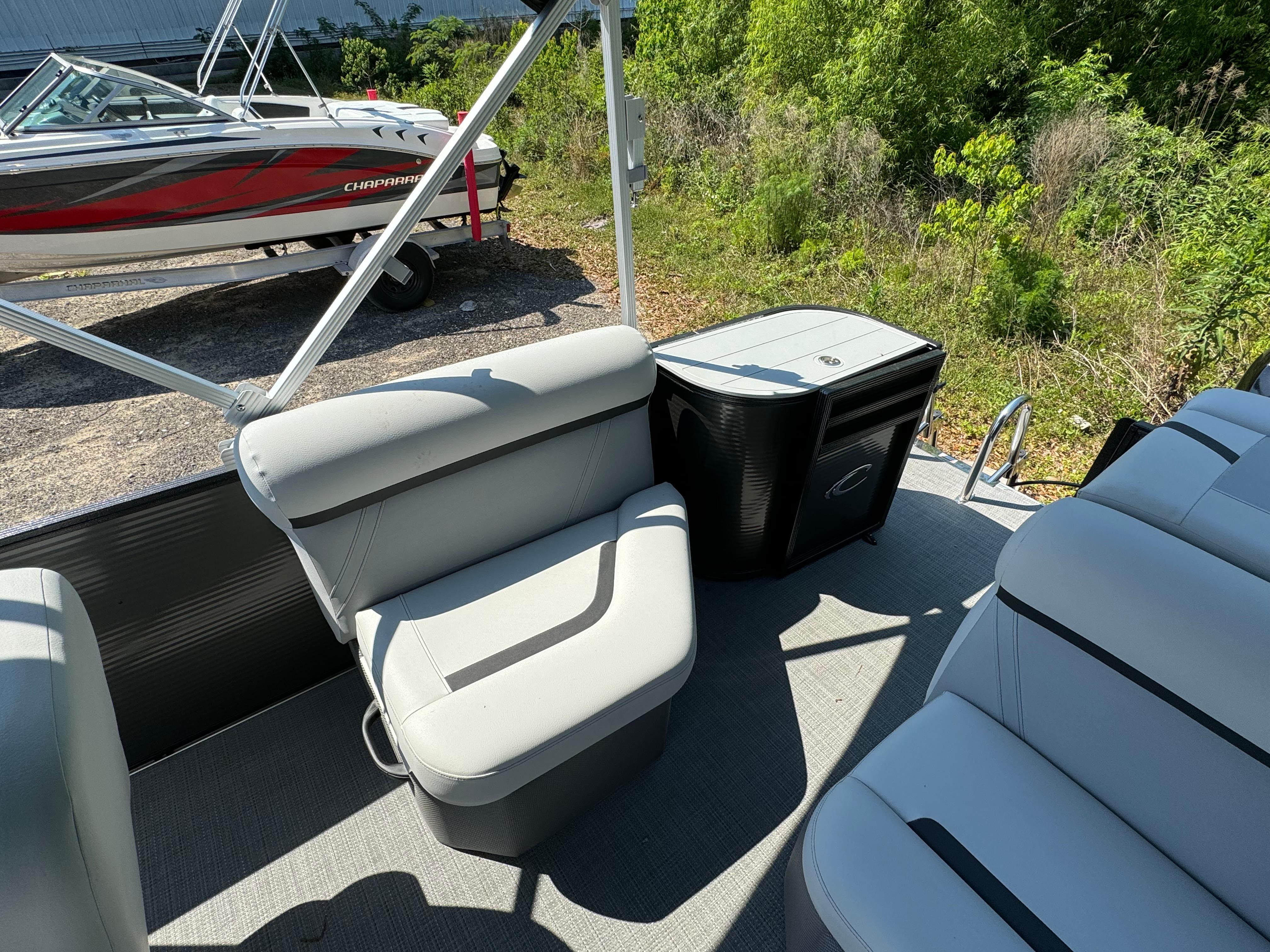 2024 Crest Classic LX 220 Pontoon for sale - YachtWorld