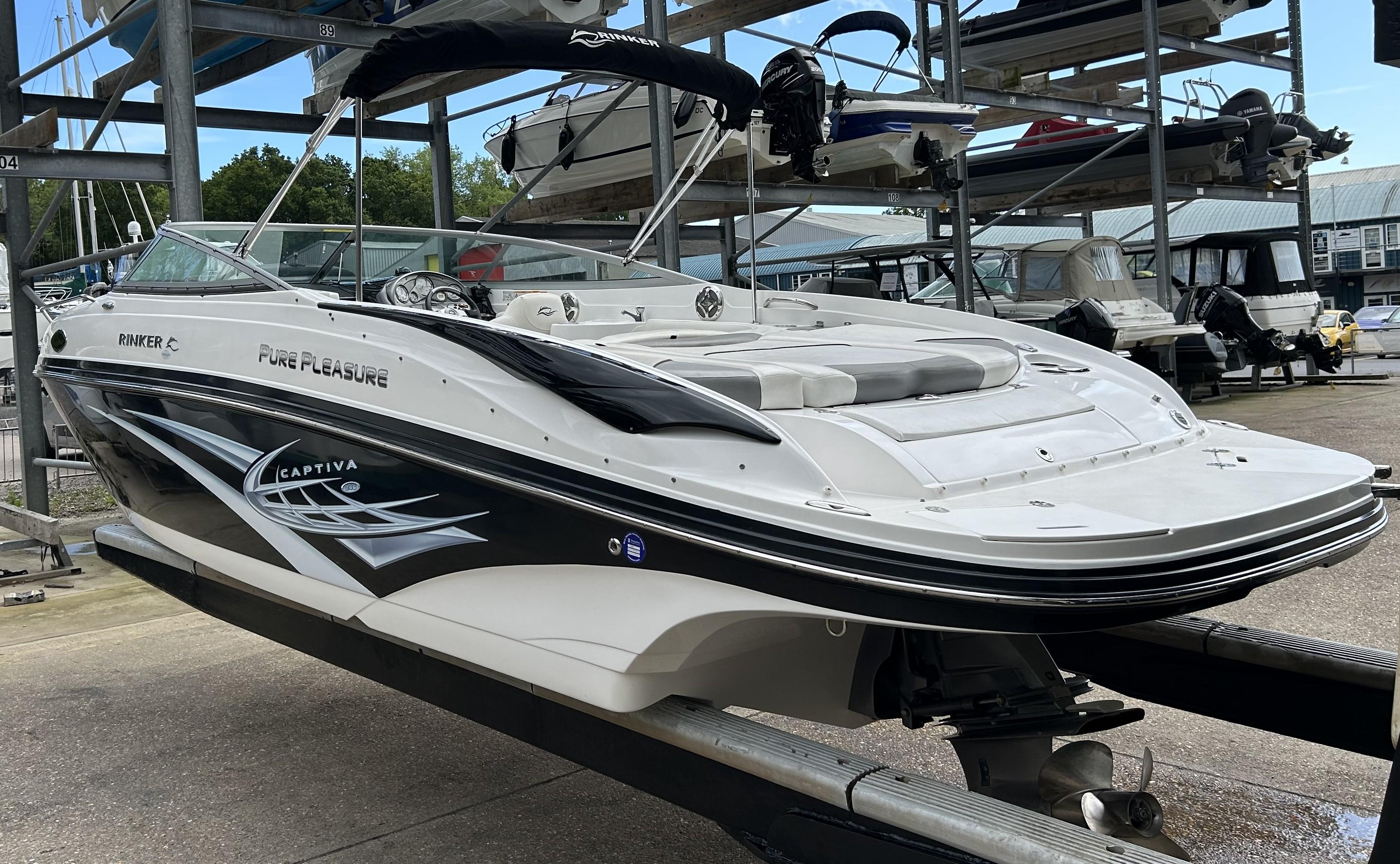 2010 Rinker 246 Captiva Cuddy Cuddy Cabin for sale - YachtWorld