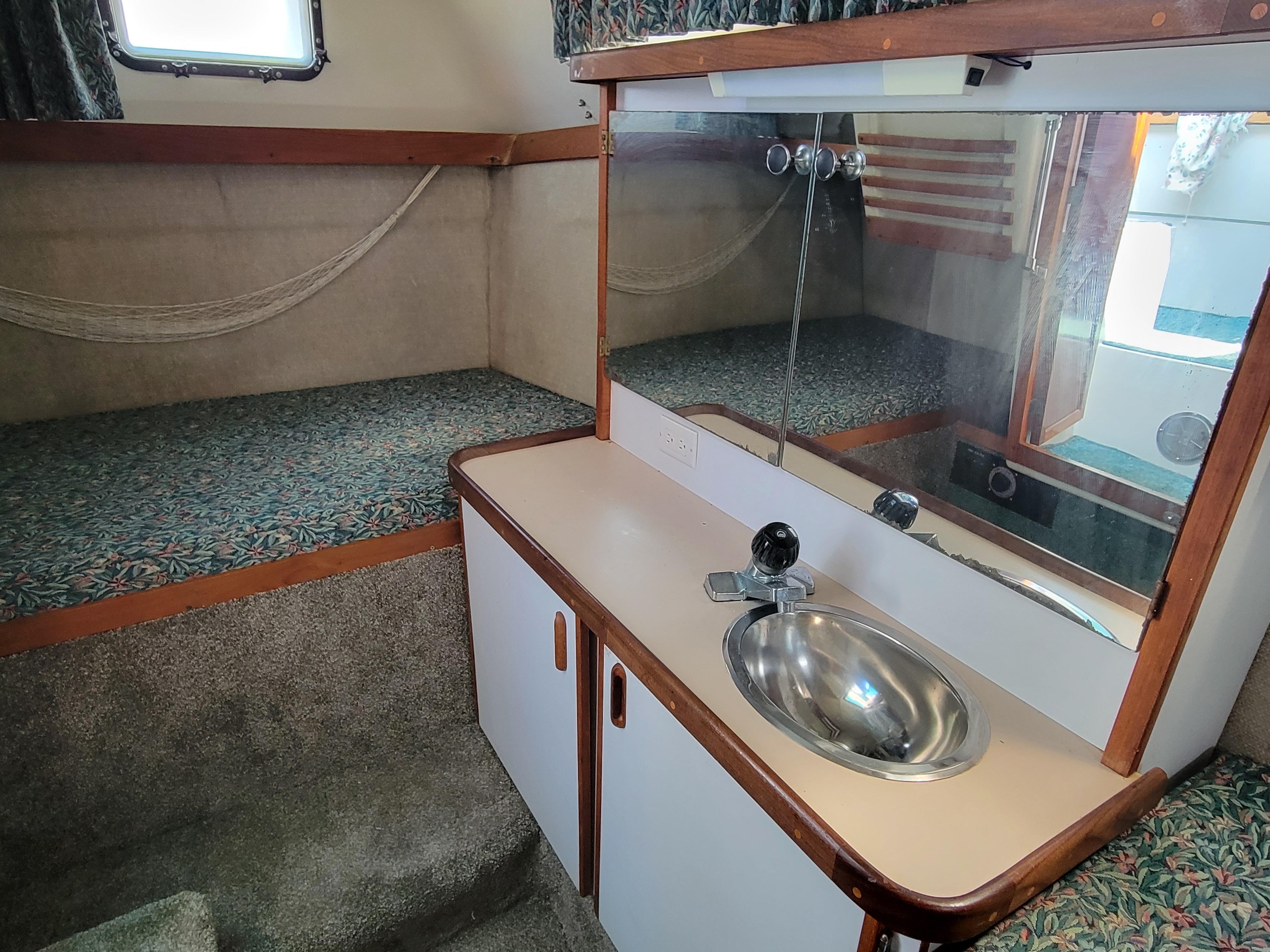 1984 Carver 28 Riviera Diesel Cruiser for sale - YachtWorld