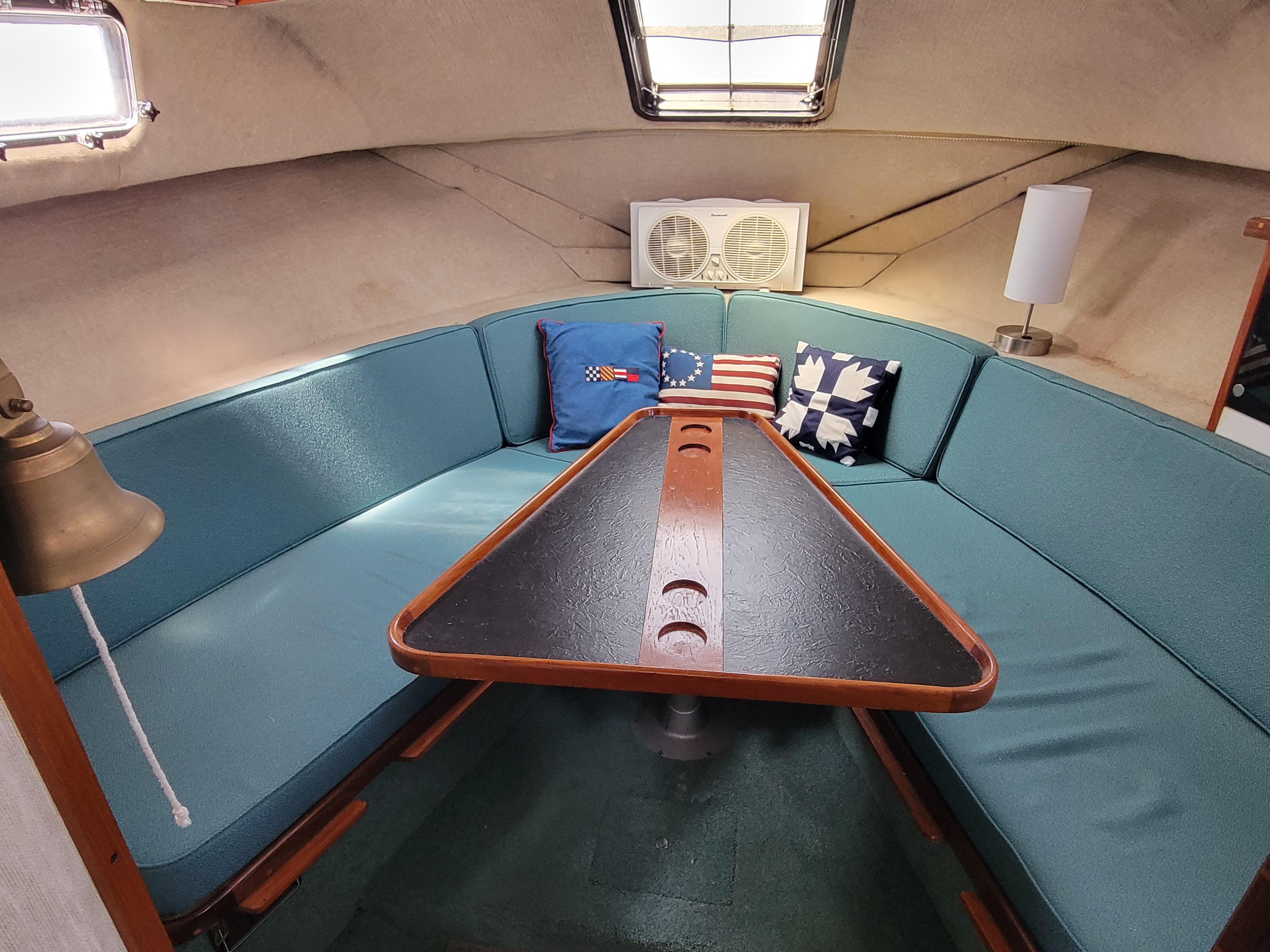 1984 Carver 28 Riviera Diesel Cruiser for sale - YachtWorld