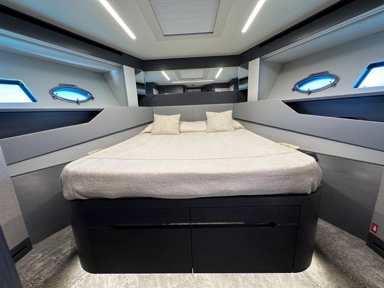 2021 Cruiser Pershing for sale - YachtWorld