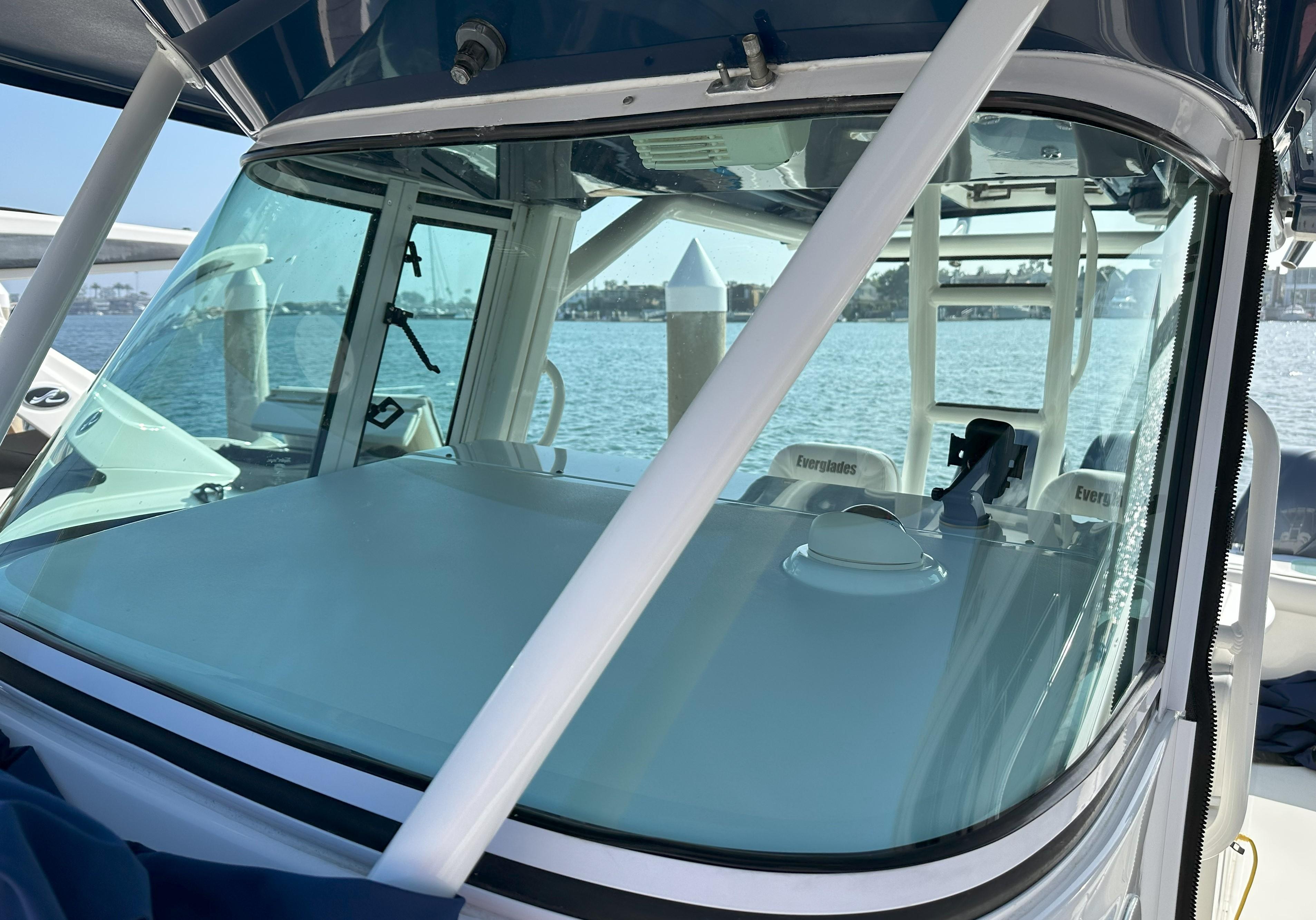 2009 Everglades 350 CC Centre Console for sale - YachtWorld