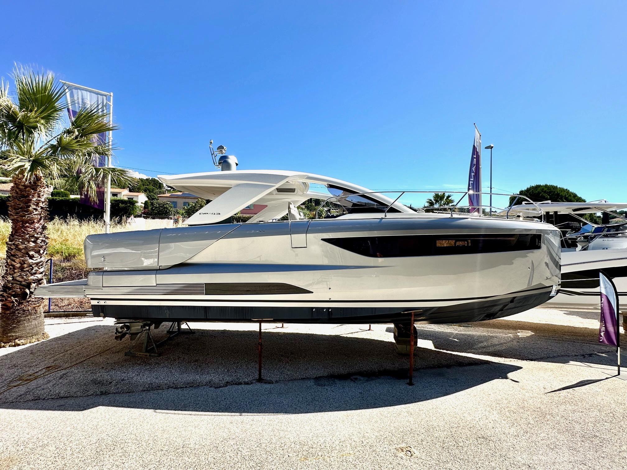 Tweedehands 2023 Jeanneau DB 43 - Var ( 83 ) | YachtFocus