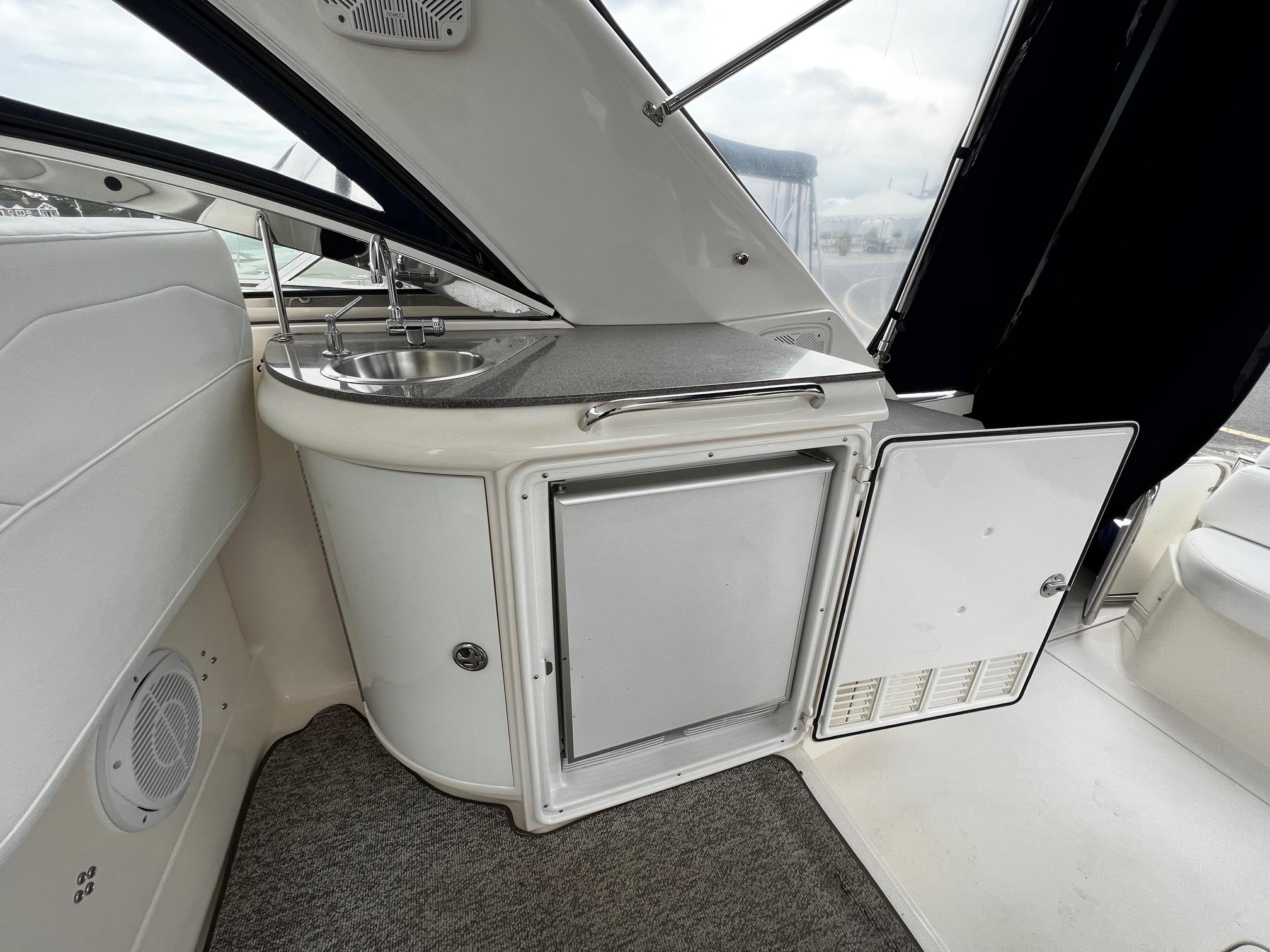 2005 Regal 4260 Commodore Express Cruiser for sale - YachtWorld